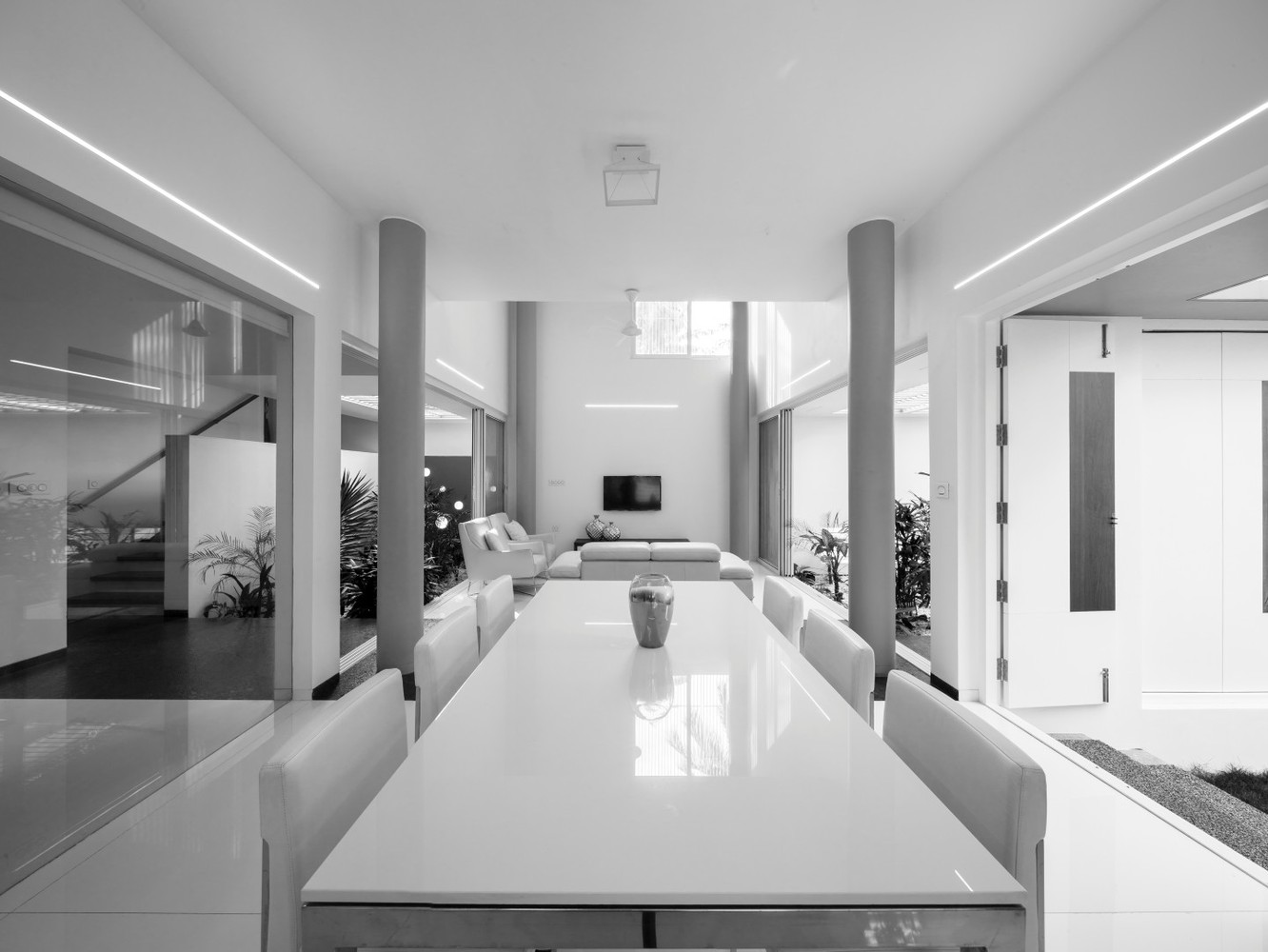 Gallery of The Floating Parasol House / LIJO.RENY.architects - 15