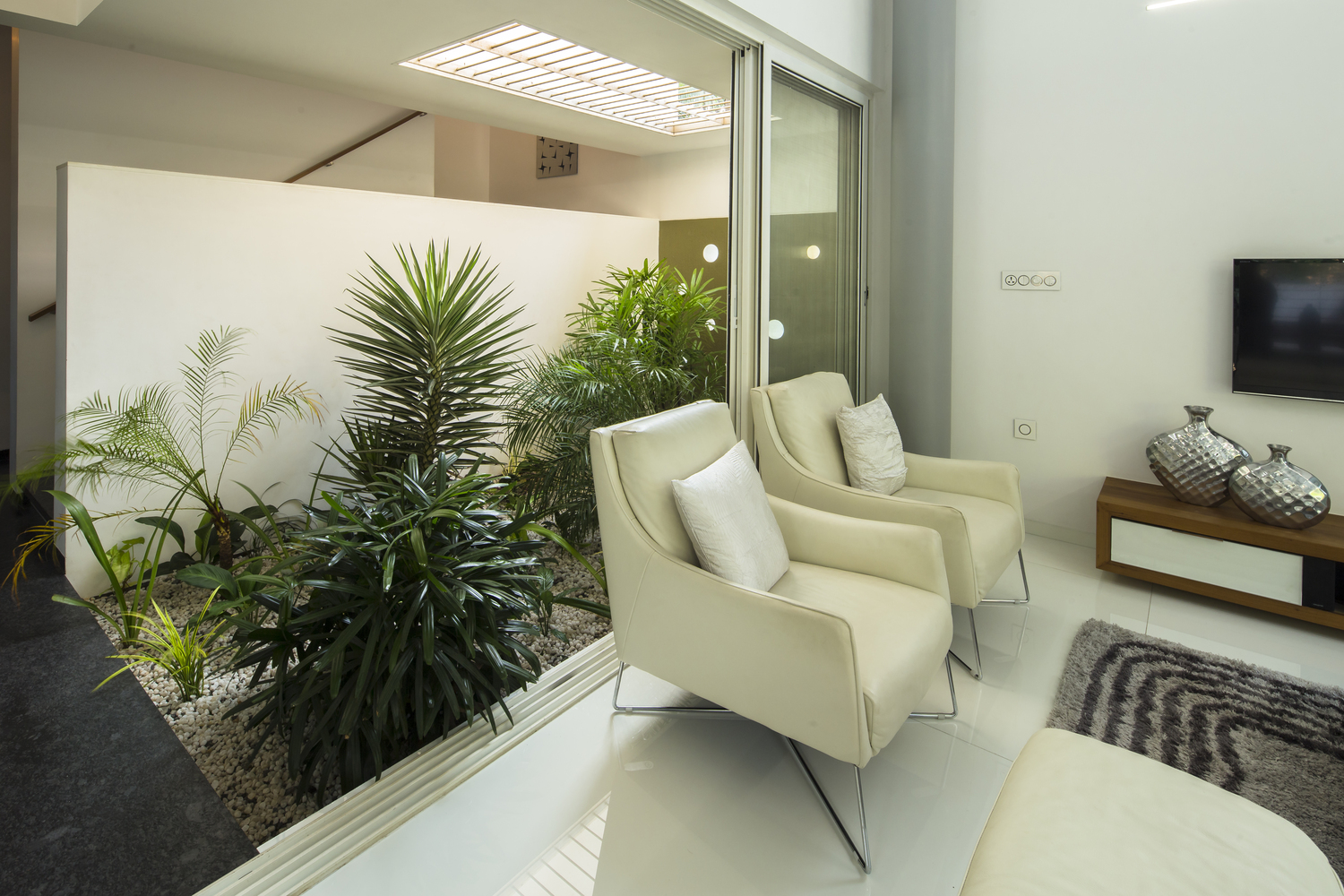 Gallery of The Floating Parasol House / LIJO.RENY.architects - 8