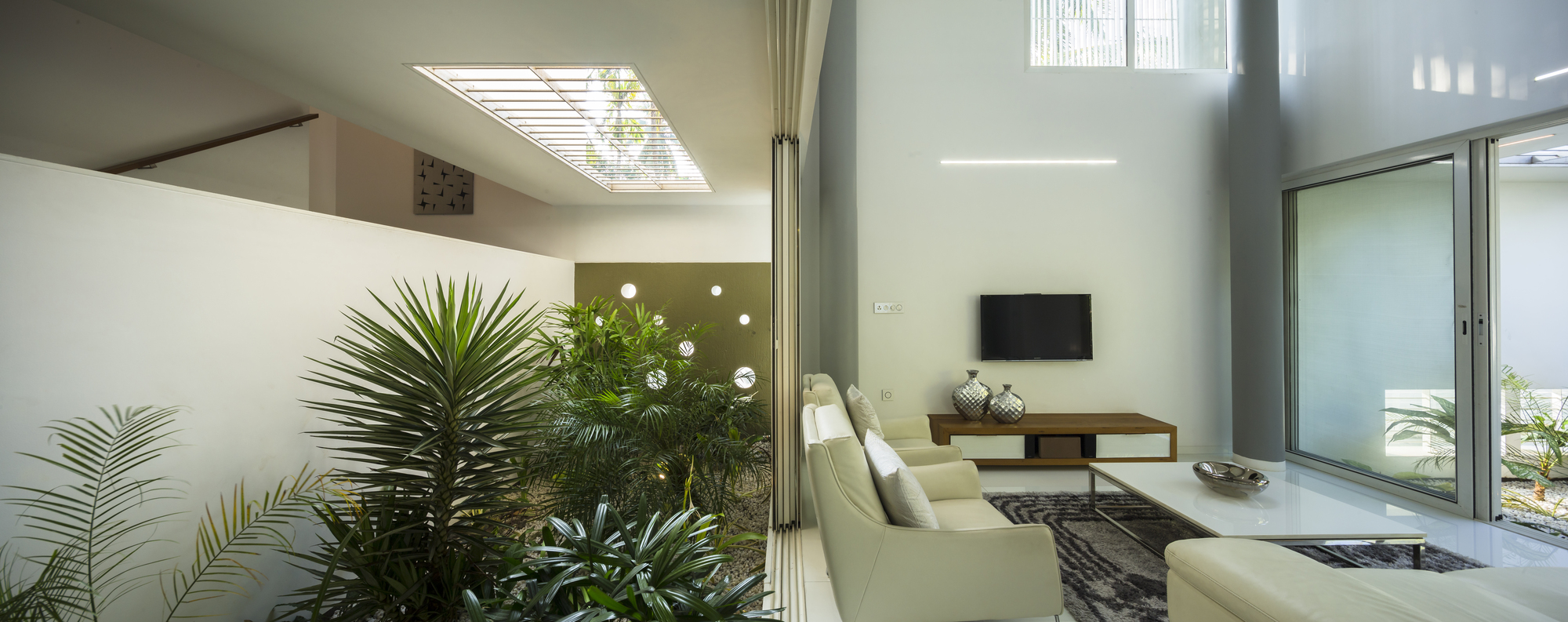 Gallery of The Floating Parasol House / LIJO.RENY.architects - 2