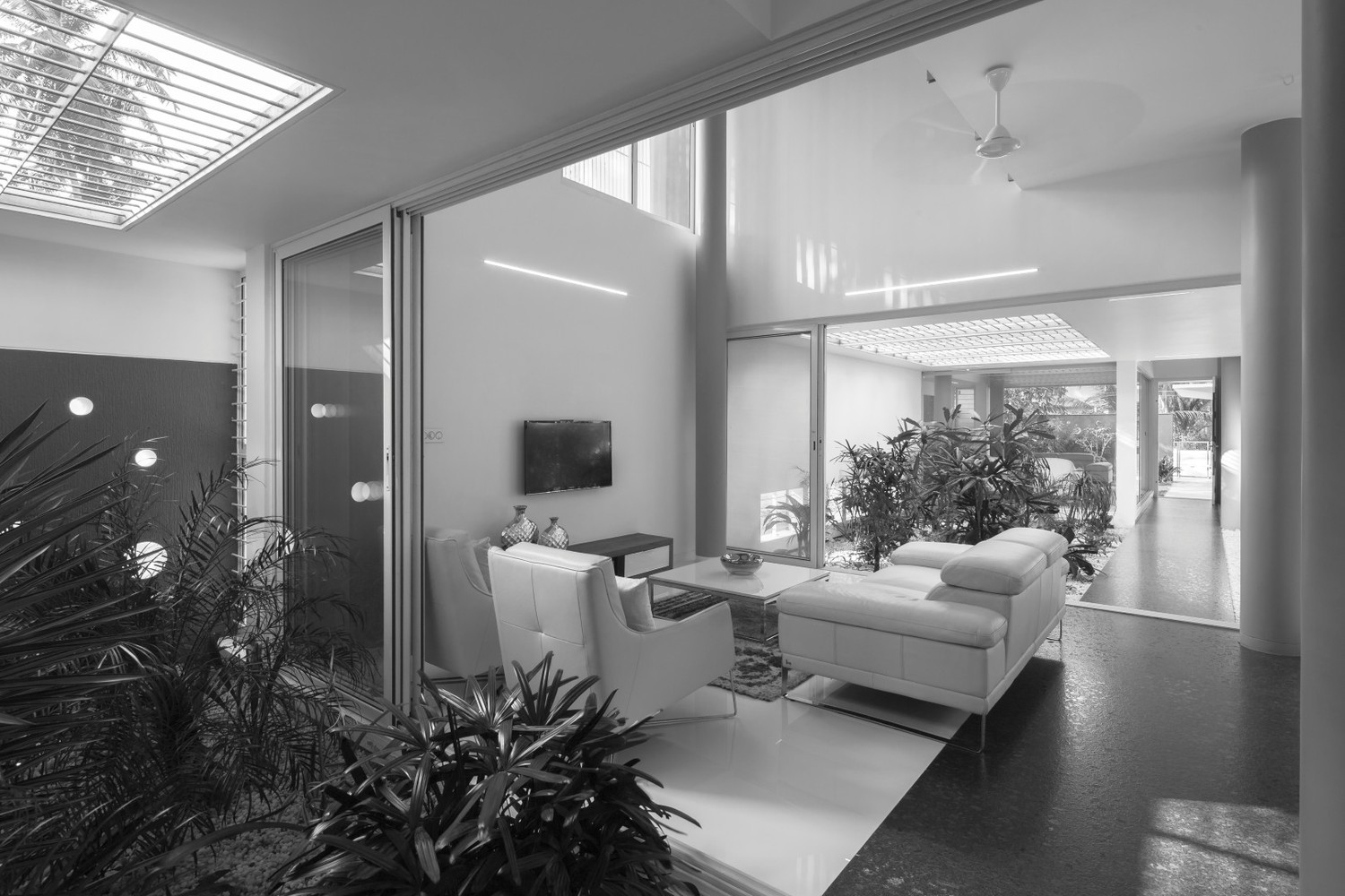 Gallery of The Floating Parasol House / LIJO.RENY.architects - 12