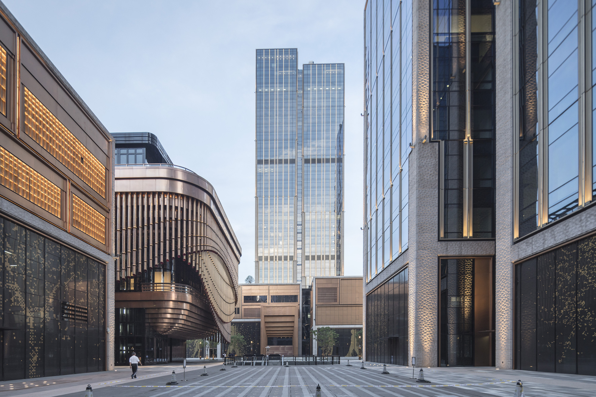 Galeria de Bund Finance Centre / Foster + Partners + Heatherwick Studio - 3