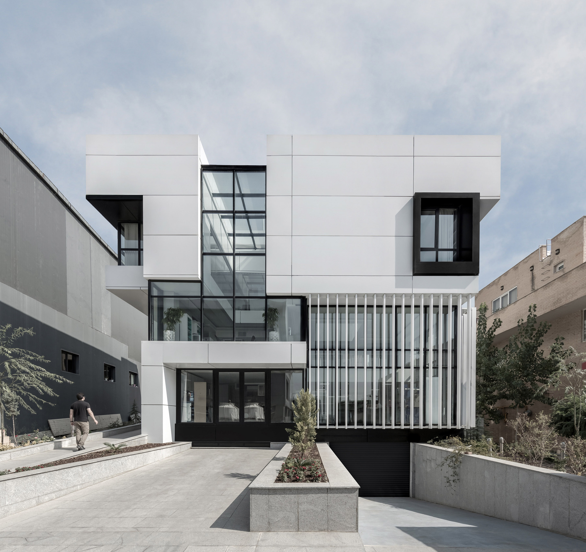 Tosan Tajhiz Factory / L.E.D Architects | ArchDaily