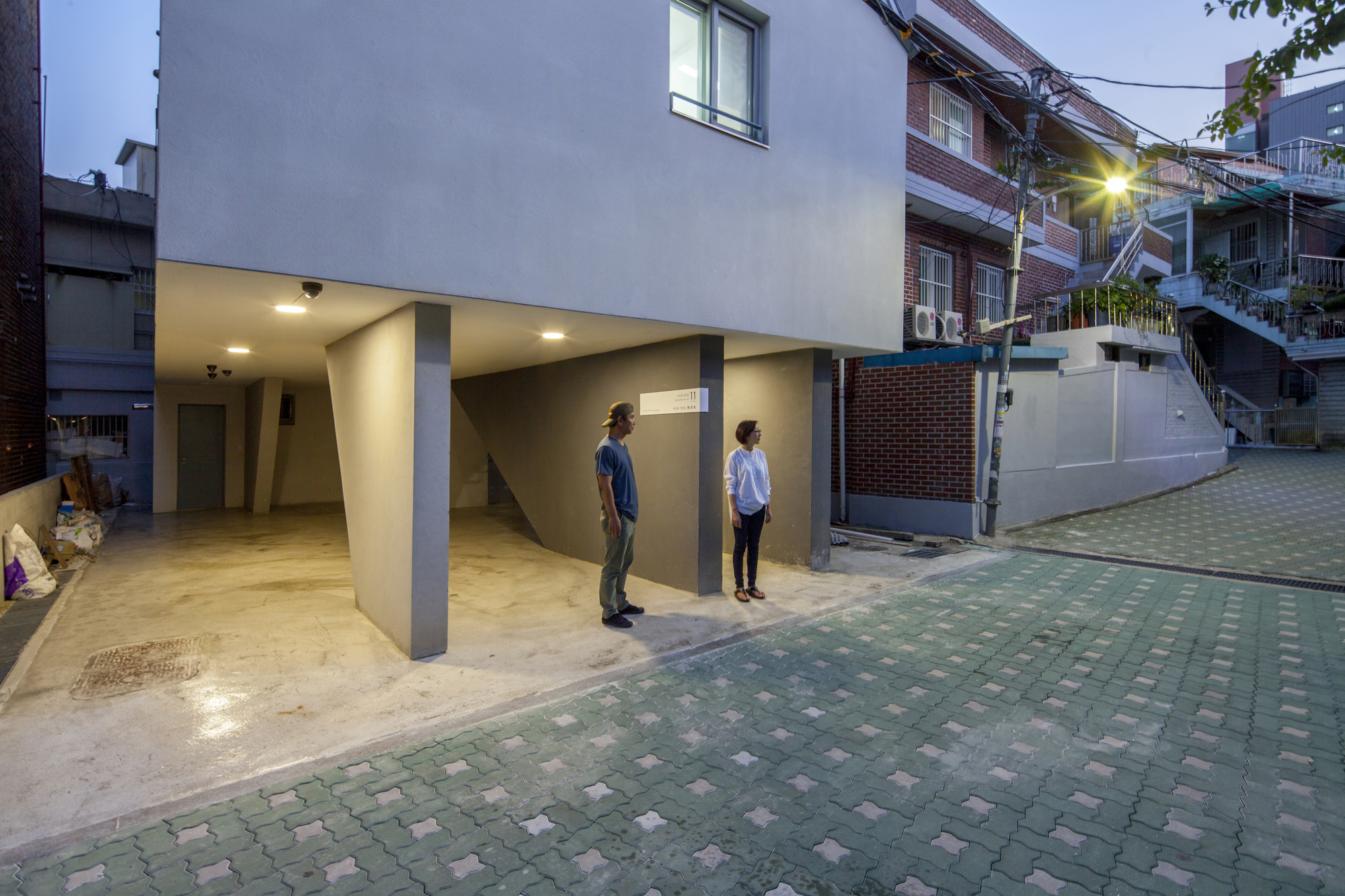 Gallery of Fighting House / studio_suspicion - 17