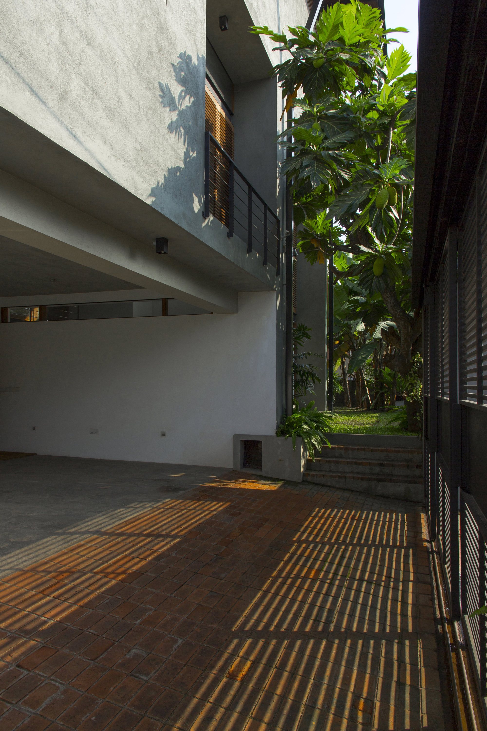 Gallery of Robust Extents House / ICONCAST - 14