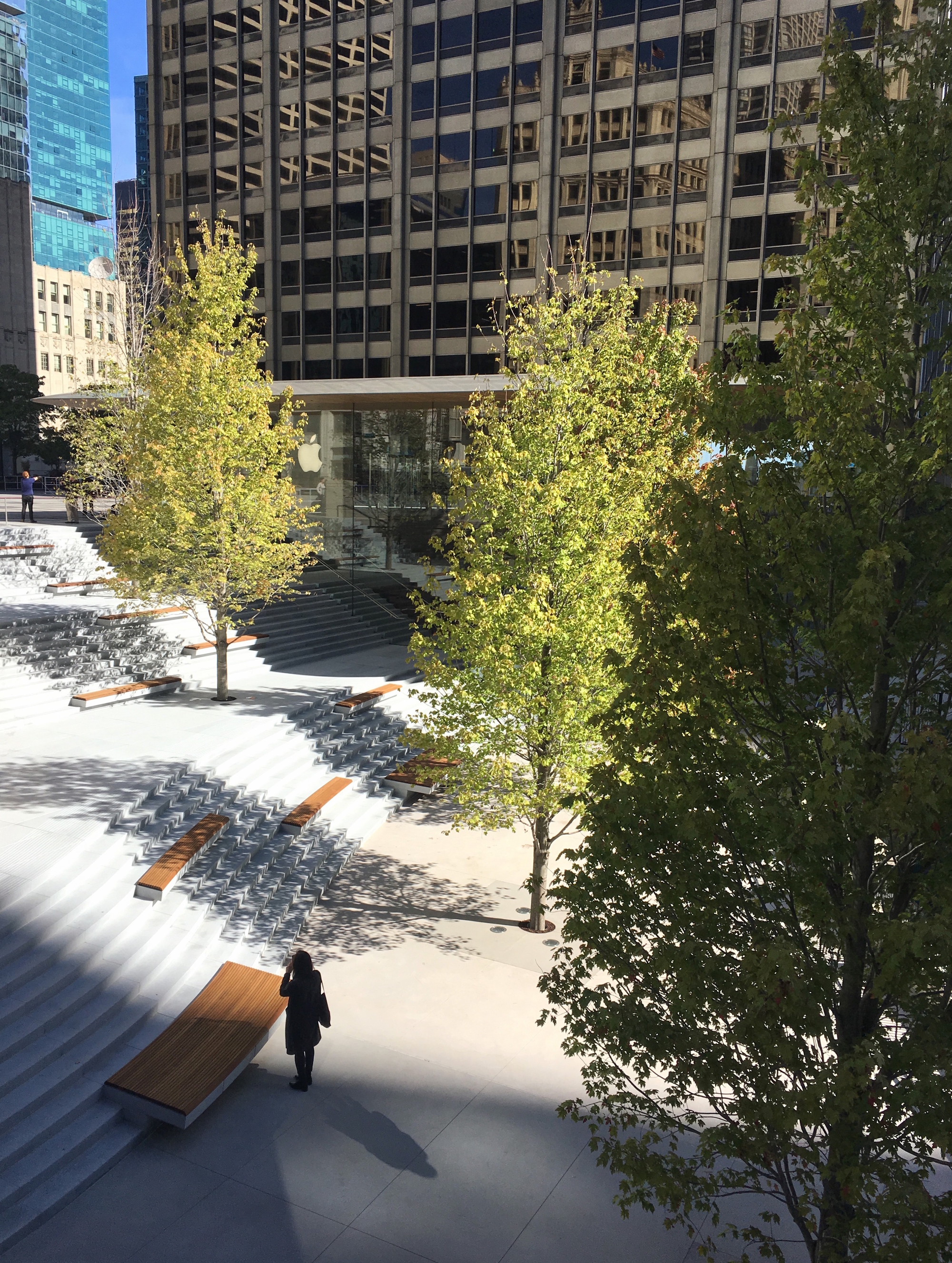 Gallery of Apple's First Town Square Retail Concept Opens in Chicago - 2