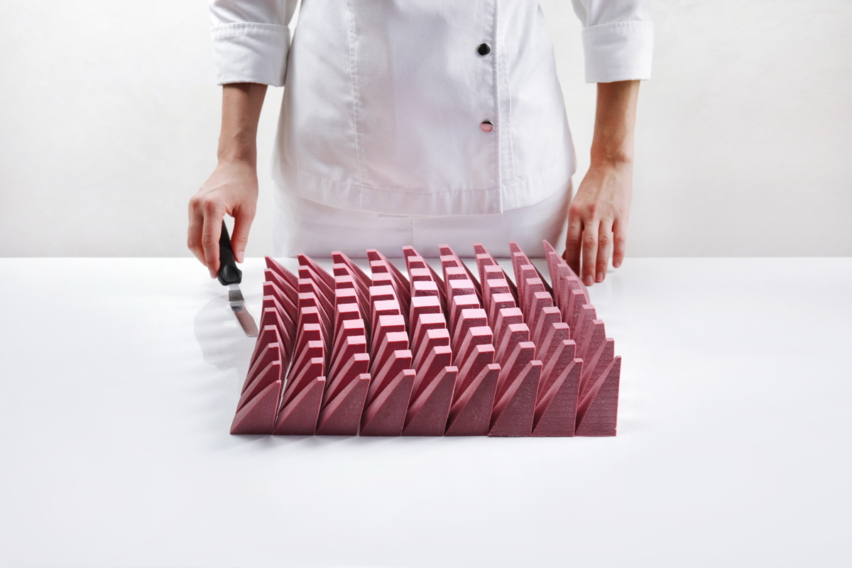 Gallery of This Captivating Parametric Dessert Celebrates the Discovery ...