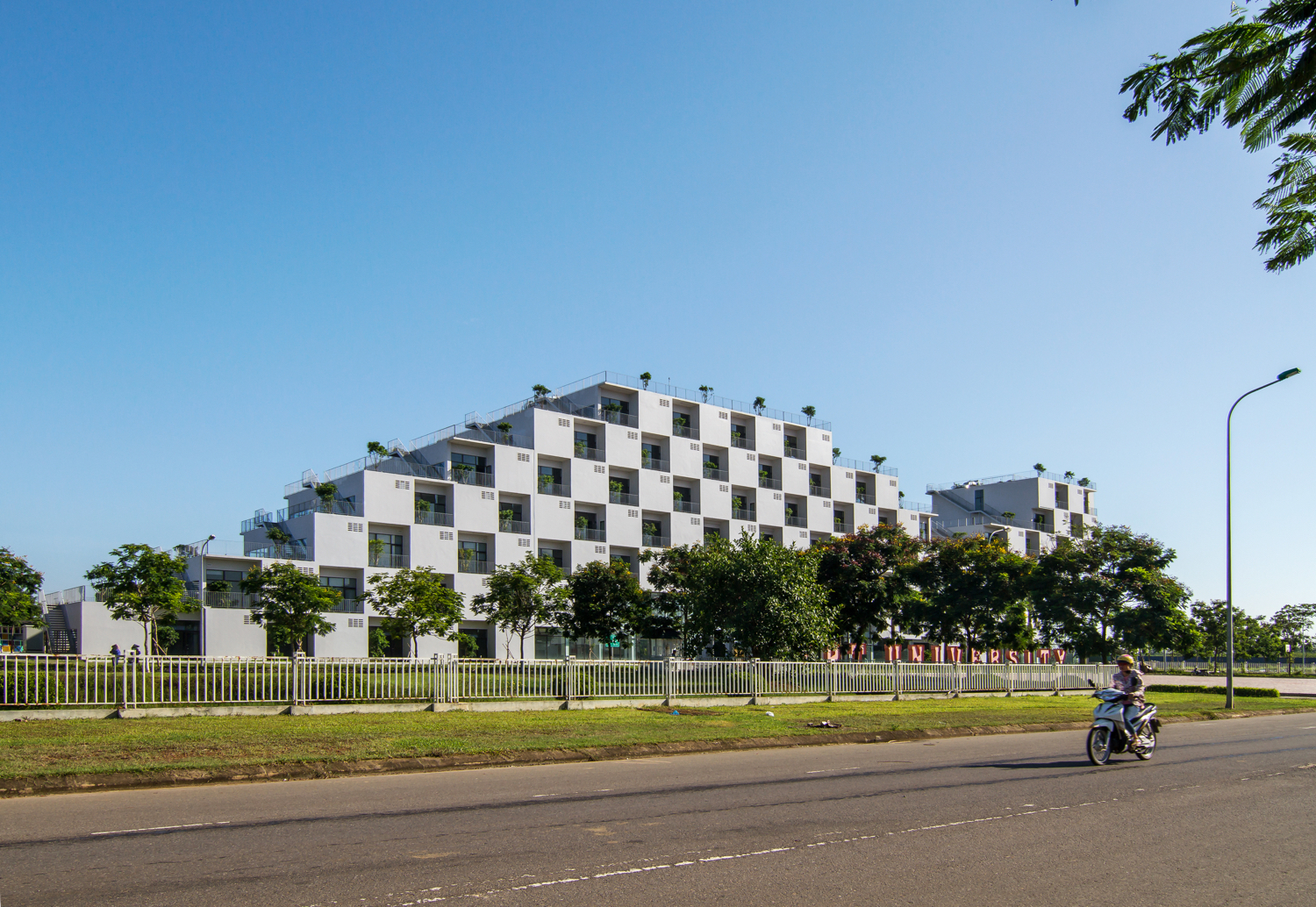 Gallery of FPT University Administrative Building / VTN Architects - 10