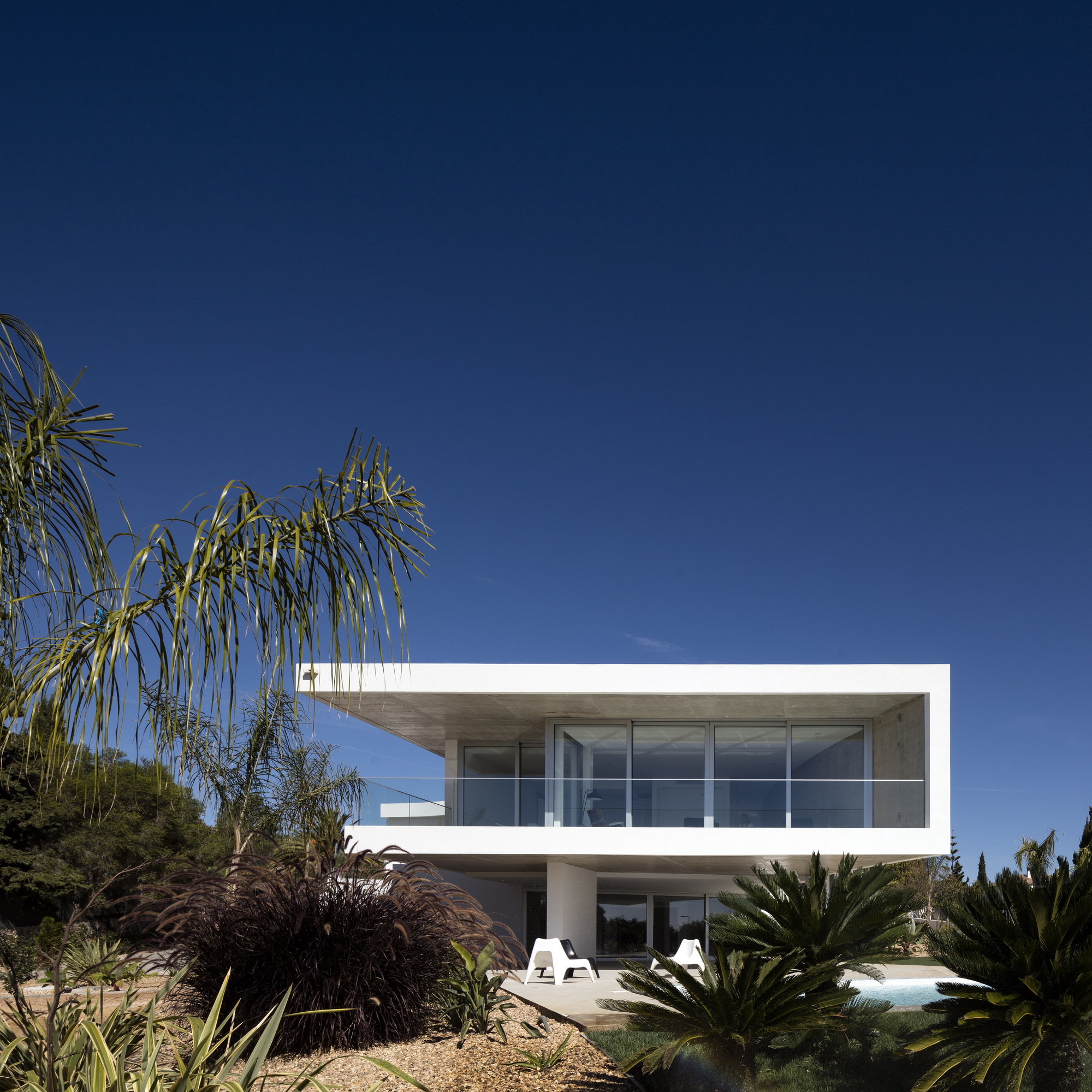 Gallery of House in Alcalar / Vitor Vilhena Architects - 48