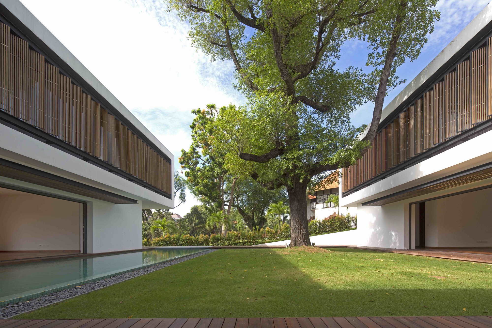 Gallery of See Through House / Wallflower Architecture + Design - 13