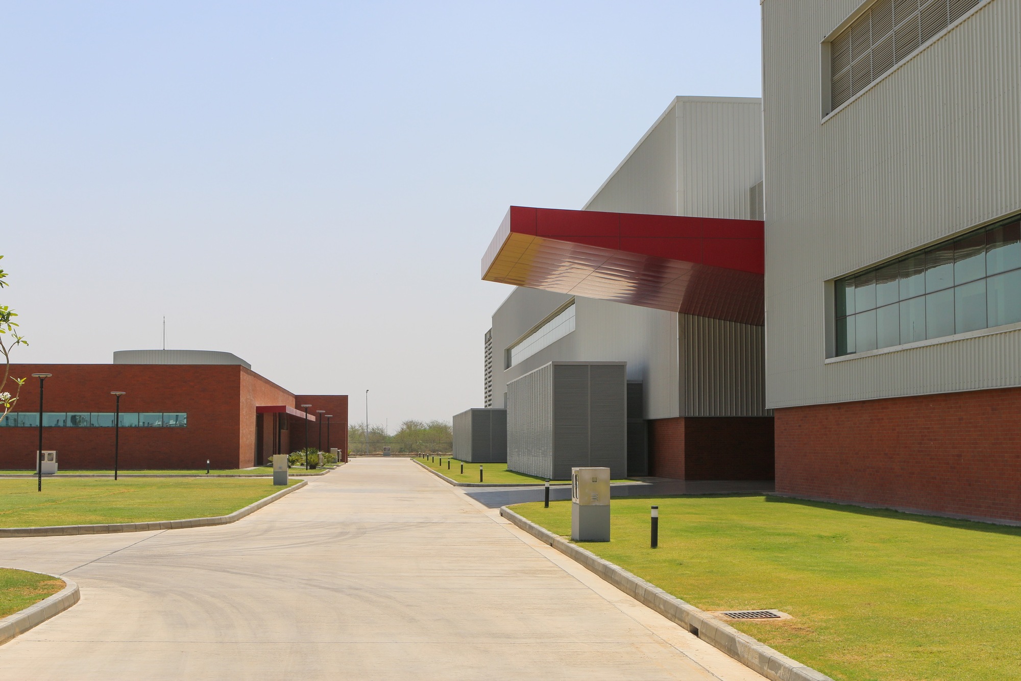 Galeria de Fábrica Perto Índia / Santini e Rocha Arquitetos + CP ...