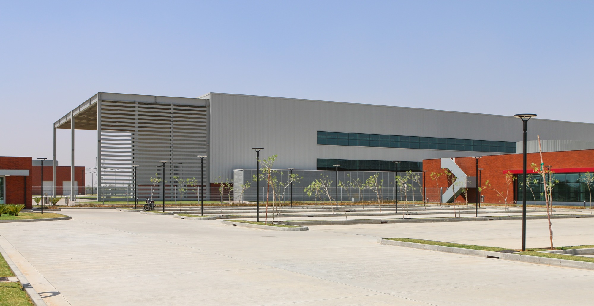 Galeria de Fábrica Perto Índia / Santini e Rocha Arquitetos + CP ...