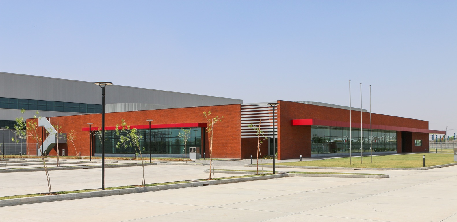 Galeria de Fábrica Perto Índia / Santini e Rocha Arquitetos + CP ...