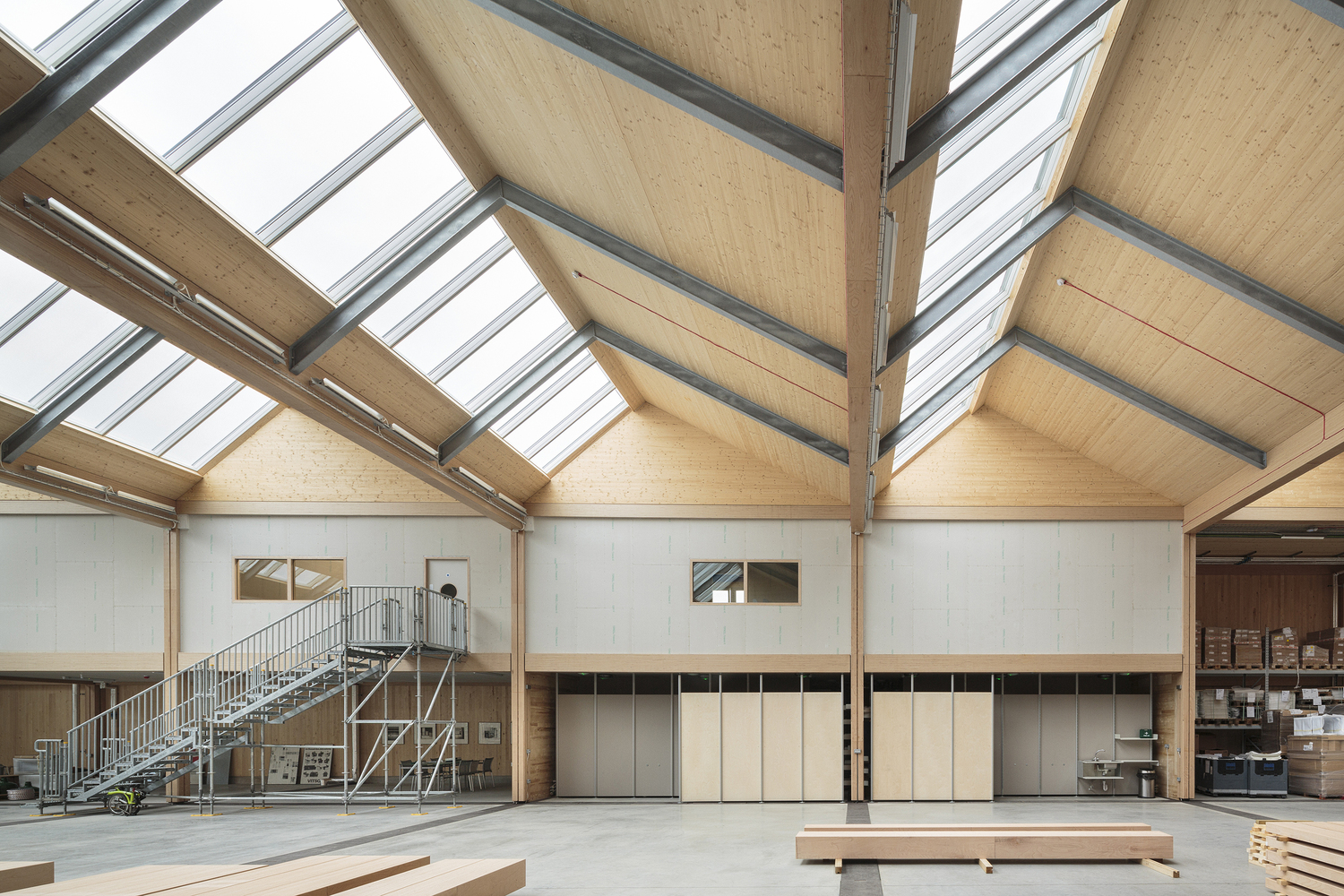 画廊 Vitsœ 总部：建造大尺度木框架结构以测试新木材料 / Vitsœ and Martin Francis - 1
