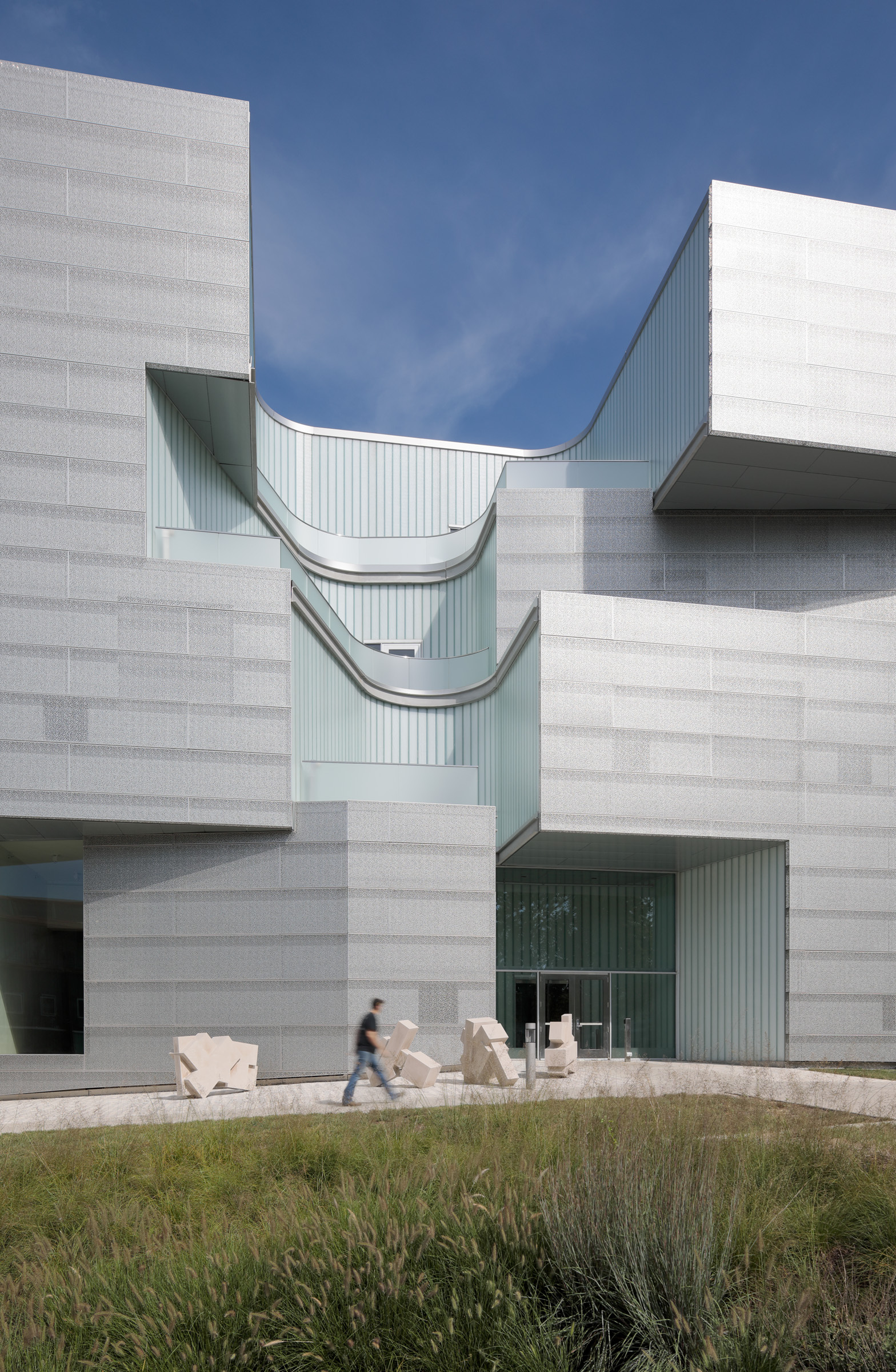 Gallery of Steven Holl's University of Iowa Visual Arts Building ...