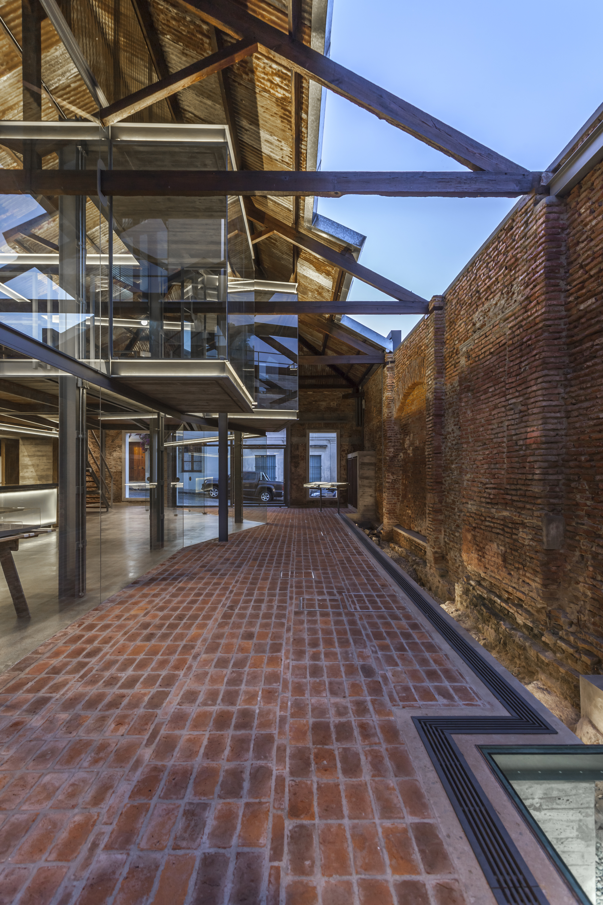 Gallery of Paseo de La Brecha Museum / Frazzi Arquitectos - 32