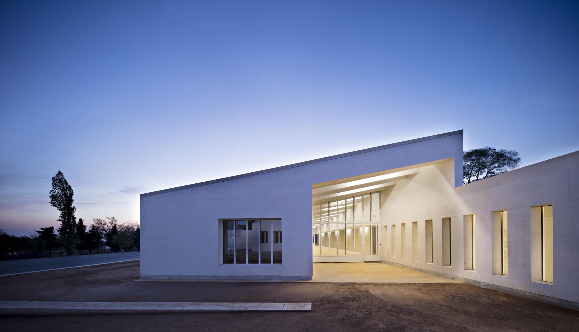 Gallery of Juvenile Detention Educational Facility / Combas Architectes - 9