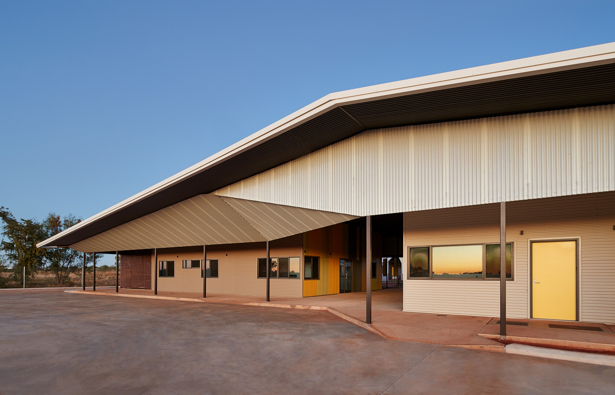 Gallery of Fitzroy Crossing Renal Hostel / iredale pedersen hook ...