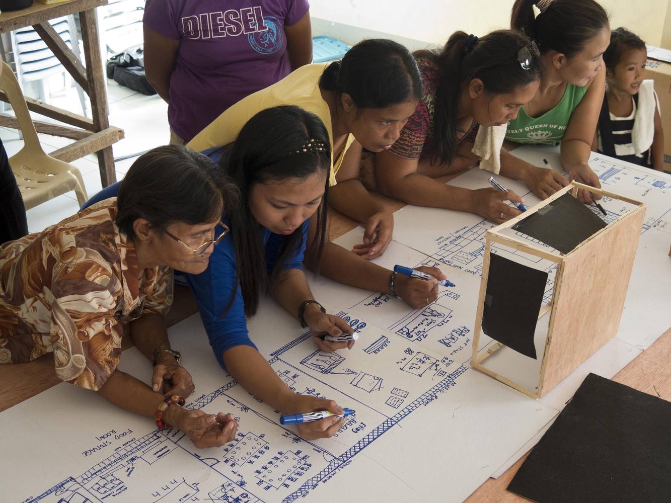 Gallery of Streetlight Tagpuro / Eriksson Furunes + Leandro V. Locsin ...