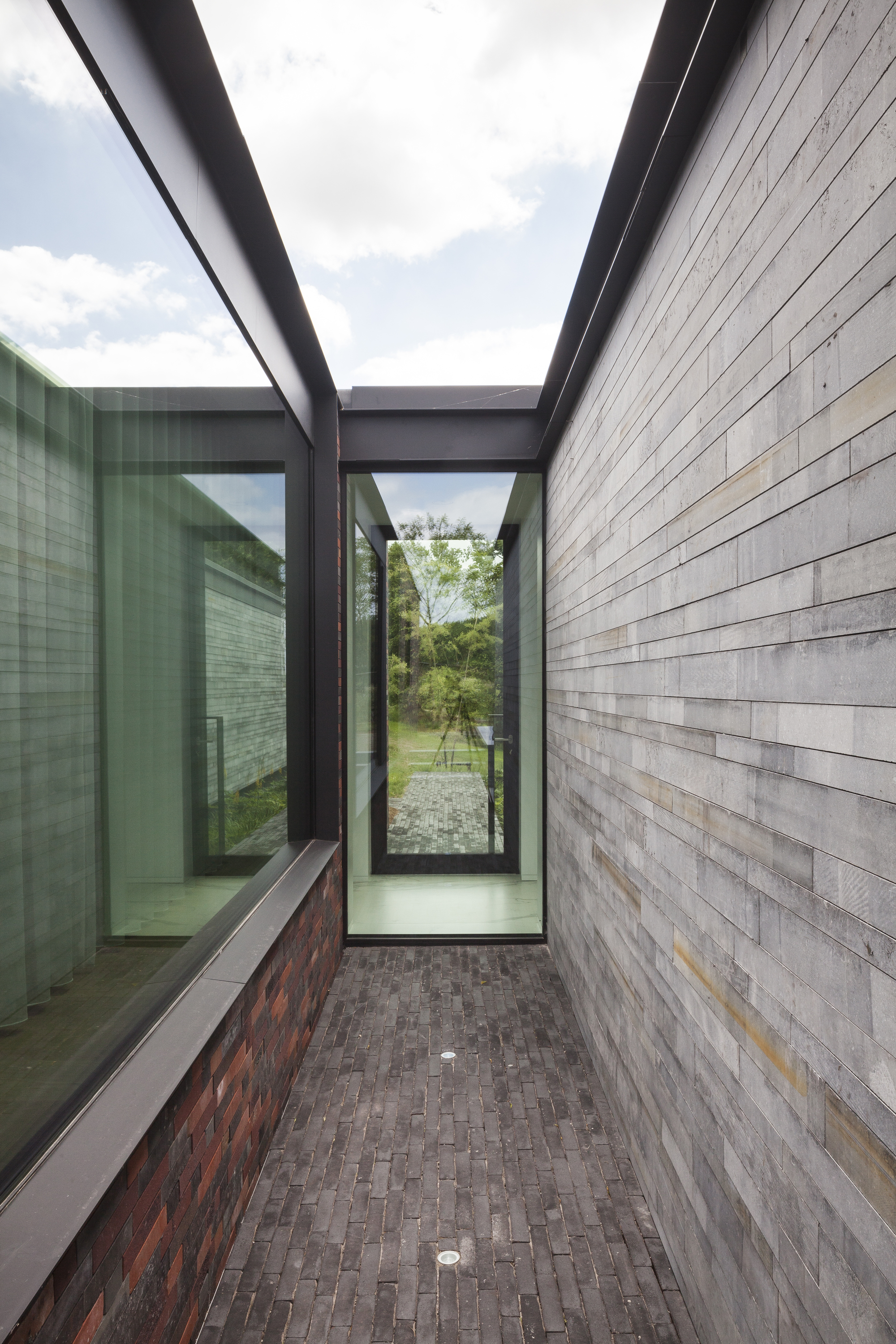 Gallery of H-Shaped House with Office / sam architects - 8