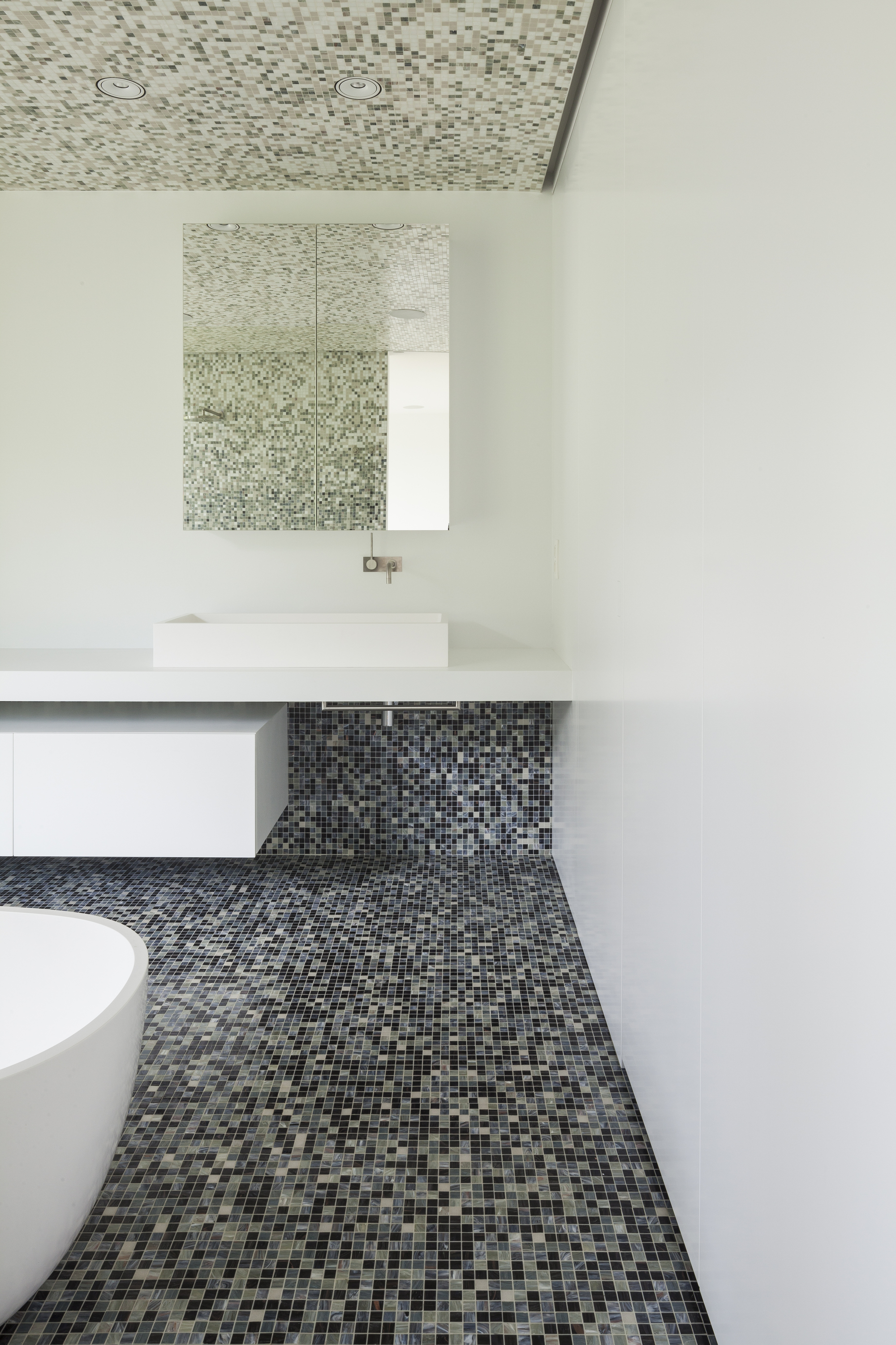 Gallery of H-Shaped House with Office / sam architects - 10