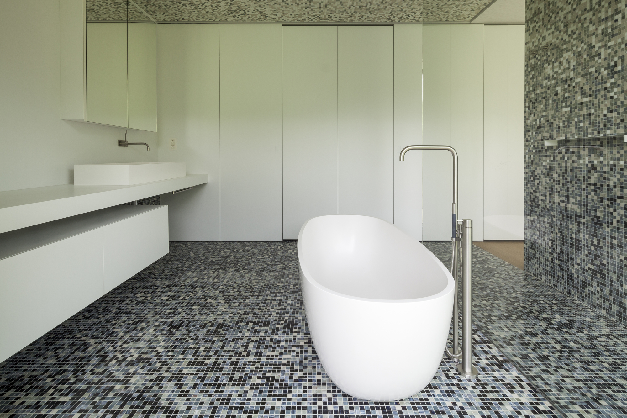 Gallery of H-Shaped House with Office / sam architects - 22