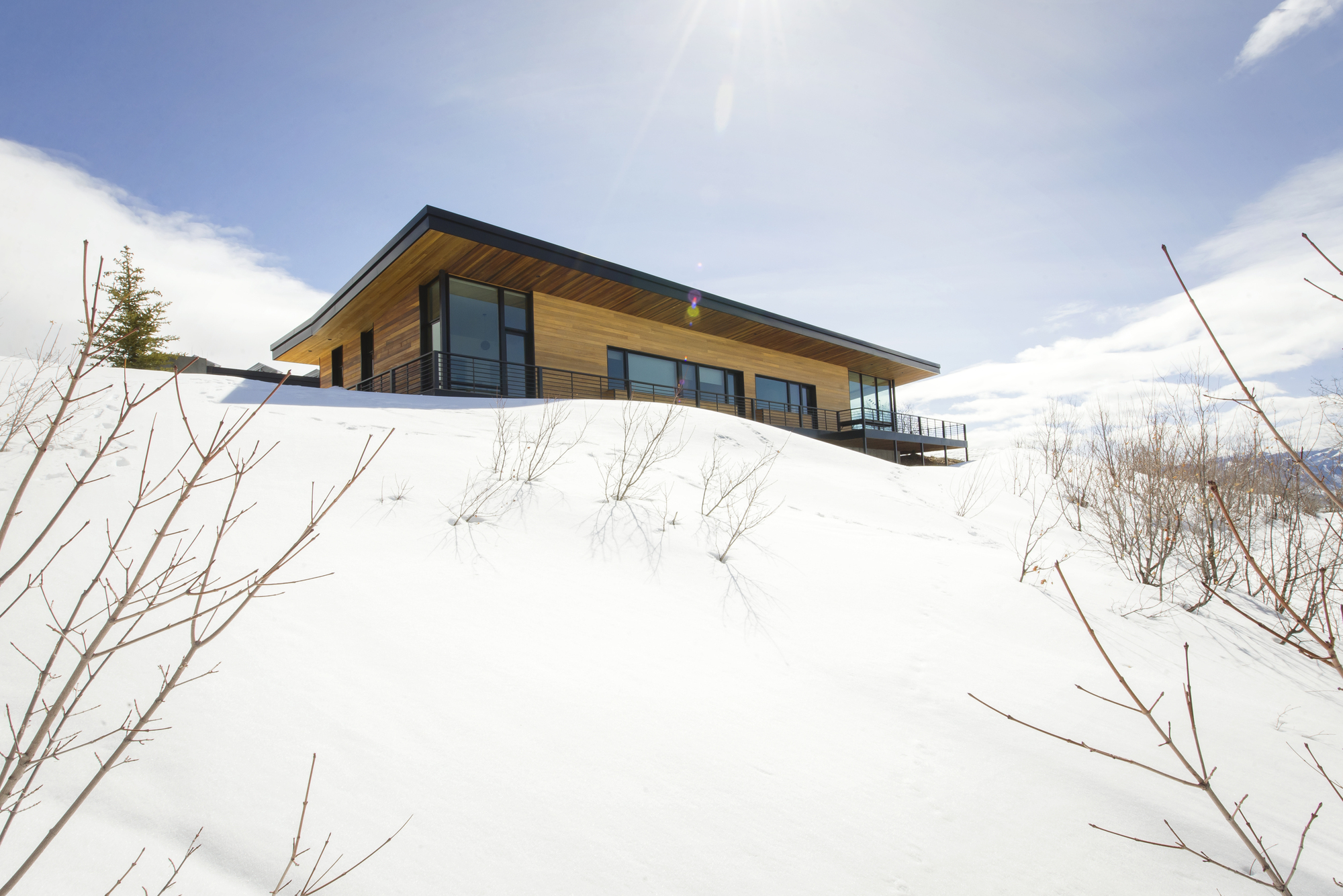 Gallery of Red Hawk House / Imbue Design - 27