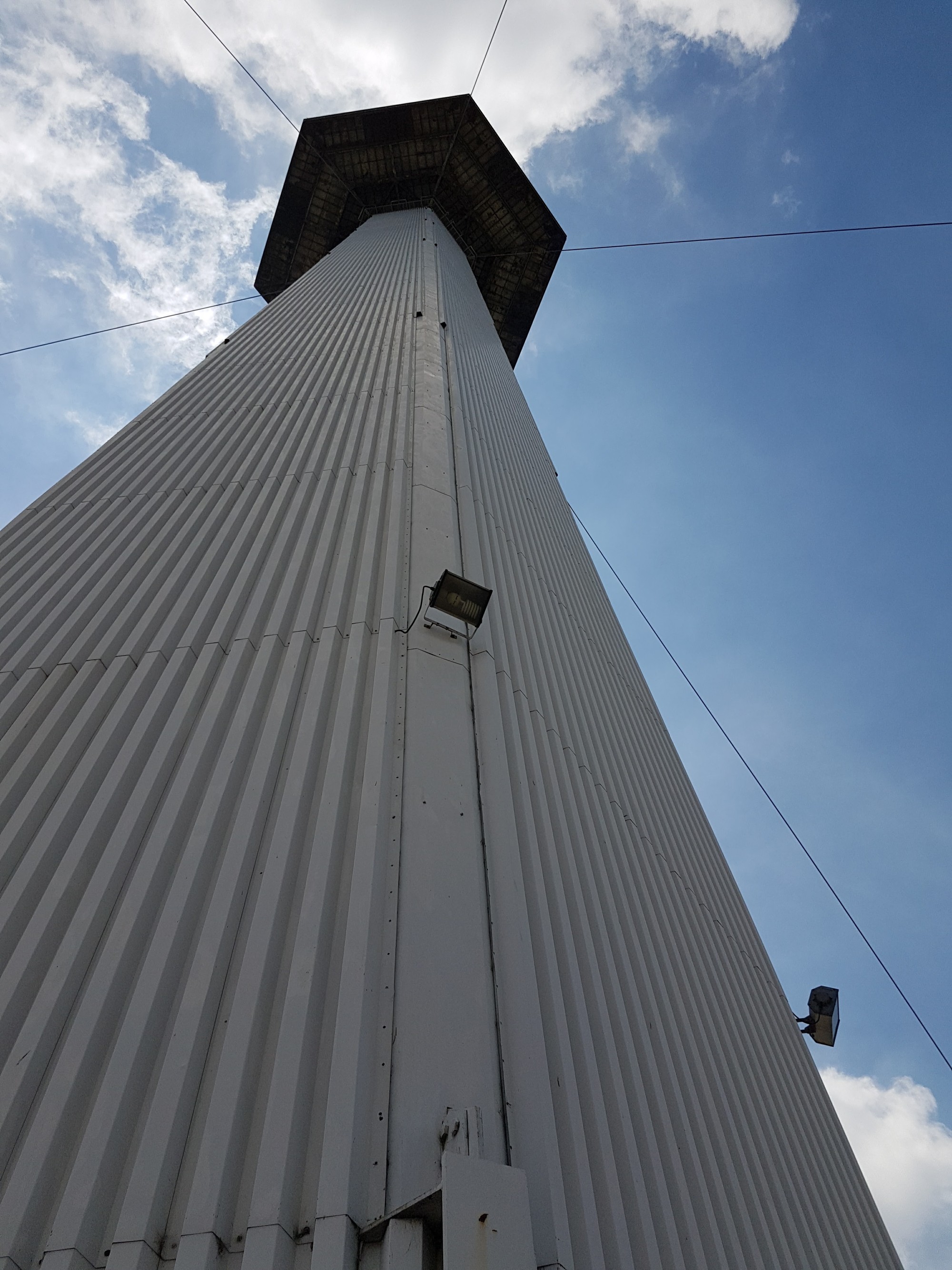 Galería de Torre Espacial: una perspectiva estructural en el sur de ...
