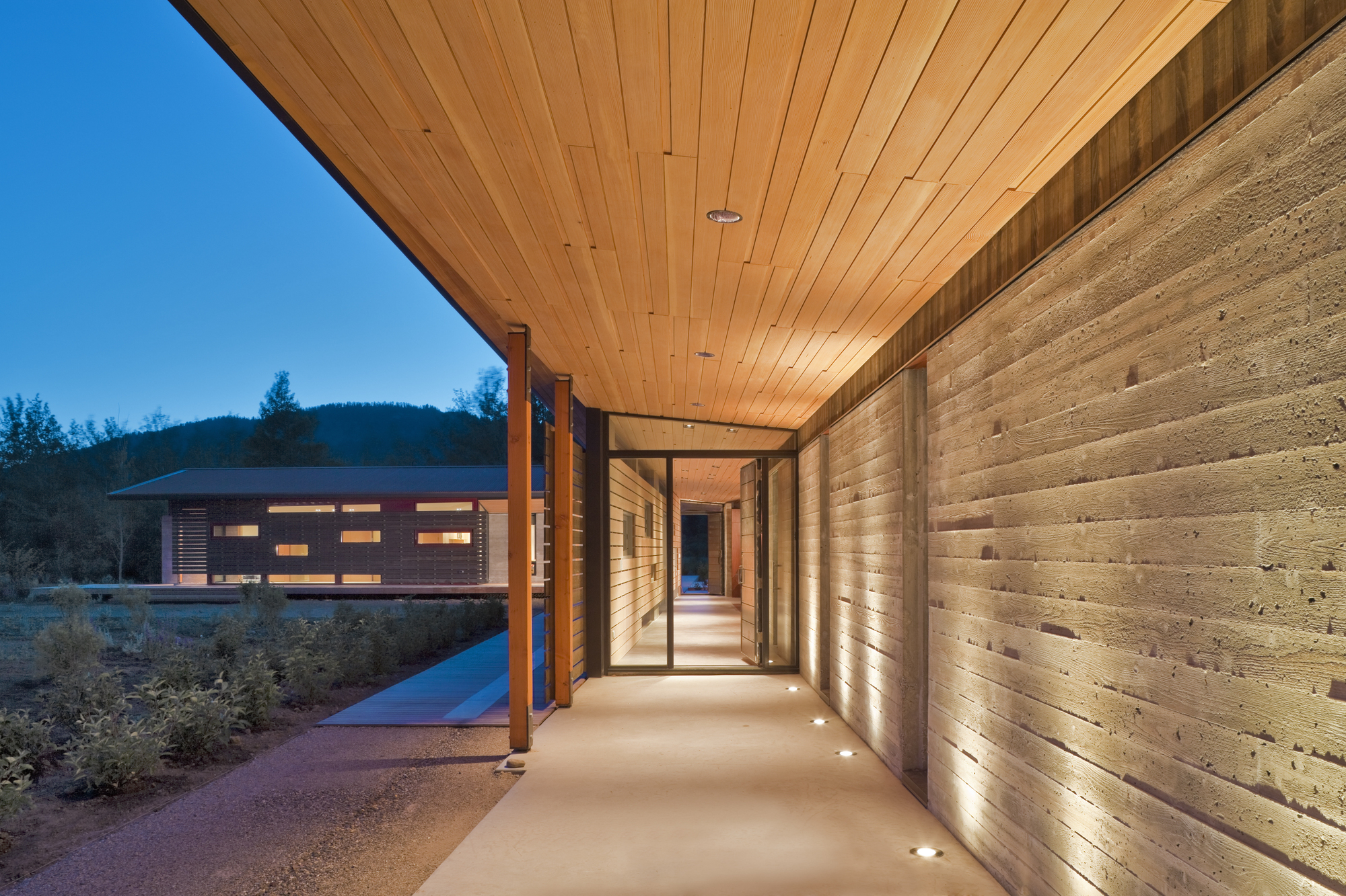 Gallery of Boardwalk Cabin Compound / DYNIA ARCHITECTS - 6