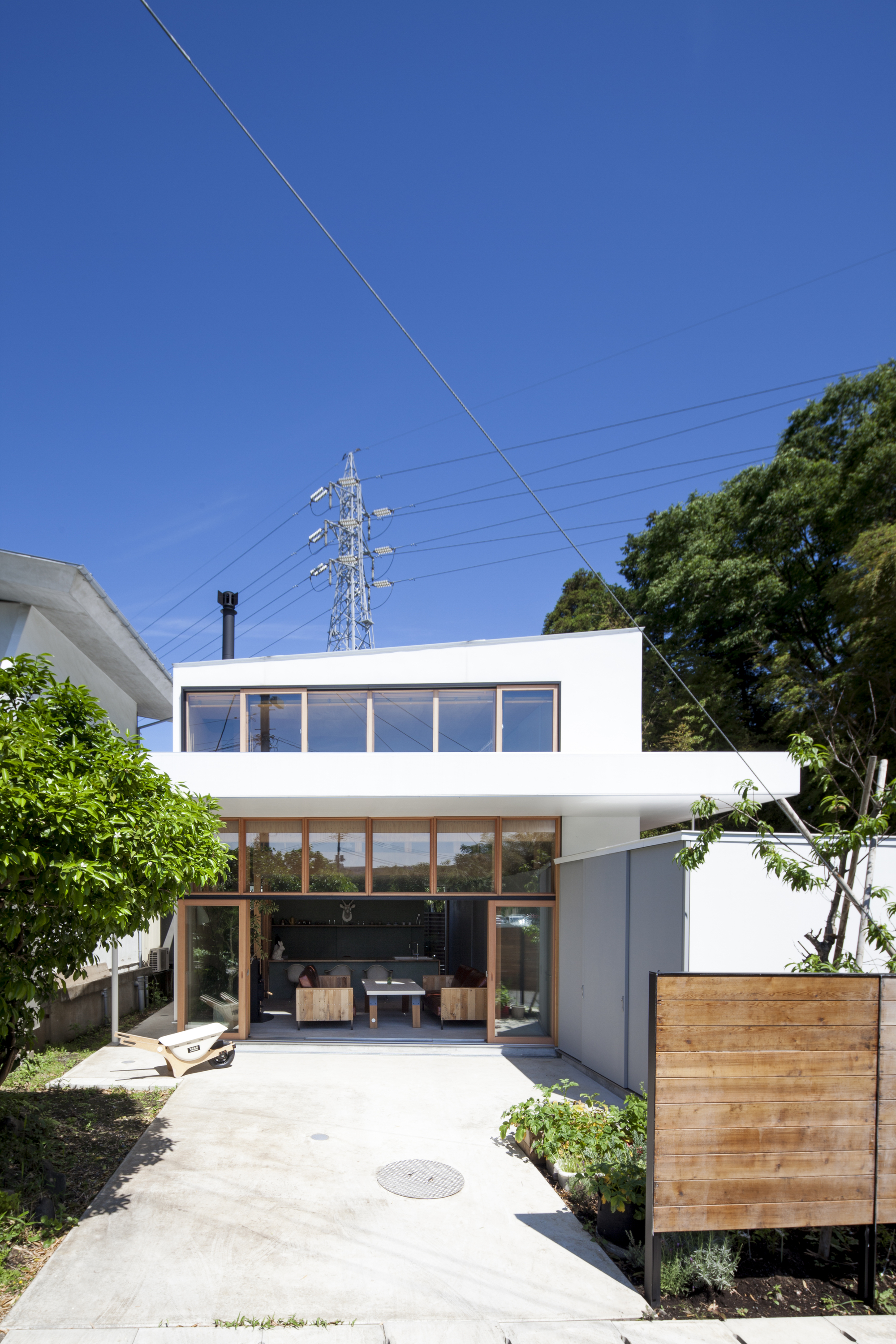 Off Grid House in Yokohama / abanba | ArchDaily