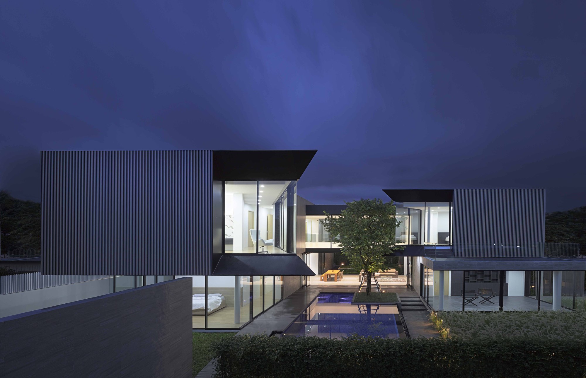 Gallery of Aluminium House / Ayutt and Associates Design - 6