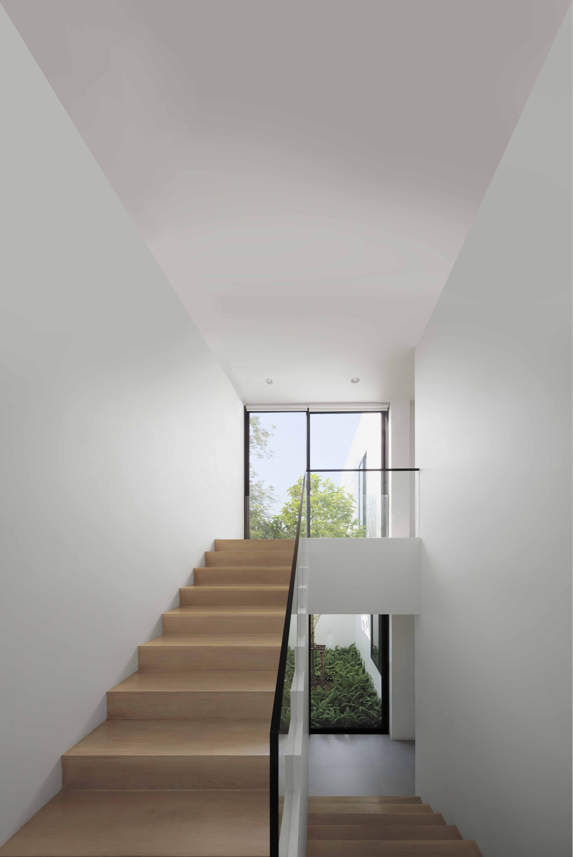 Gallery of Aluminium House / Ayutt and Associates Design - 17