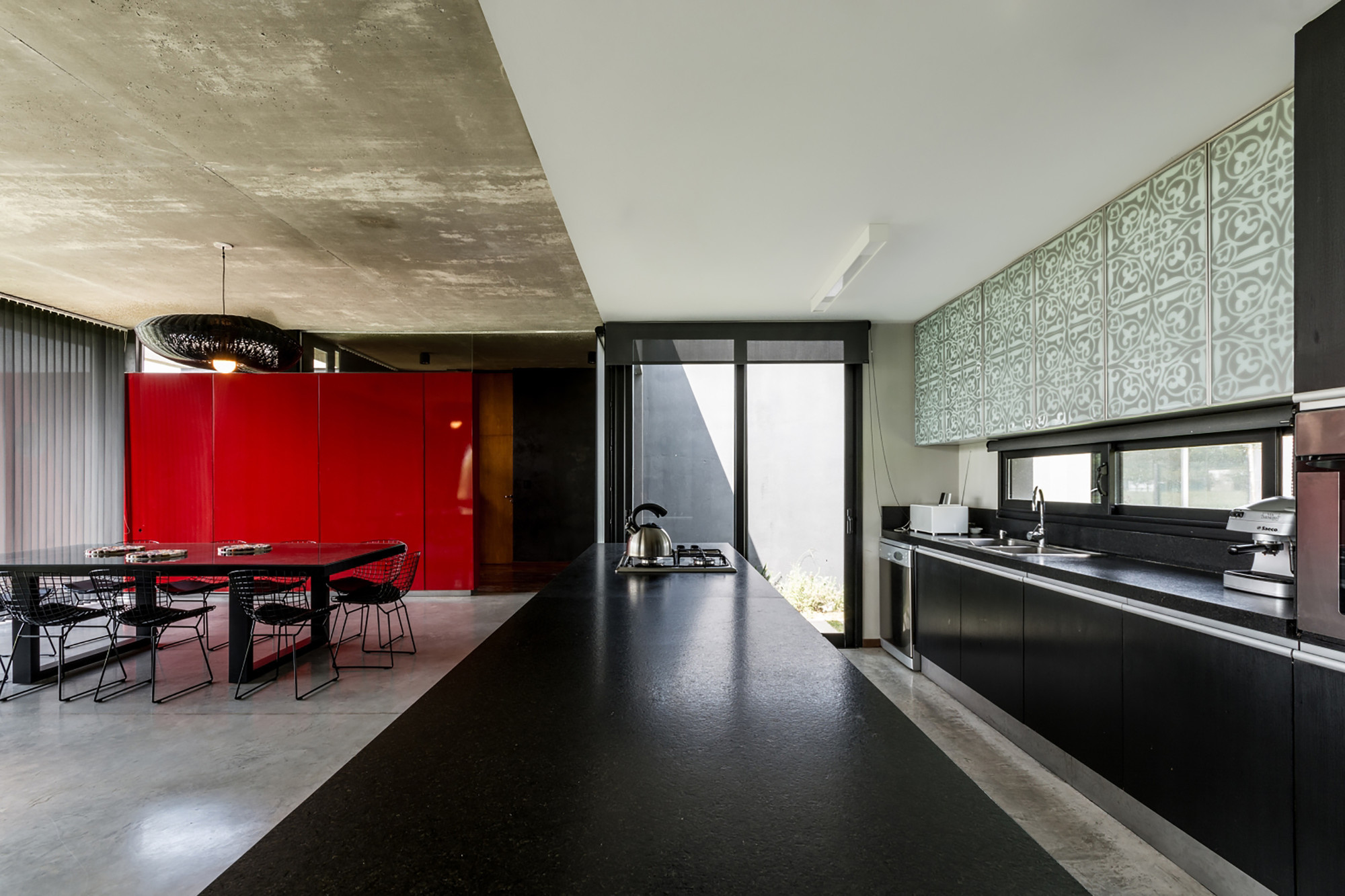 Gallery of Kitchens that Double As Dining Rooms: Architectural Design ...