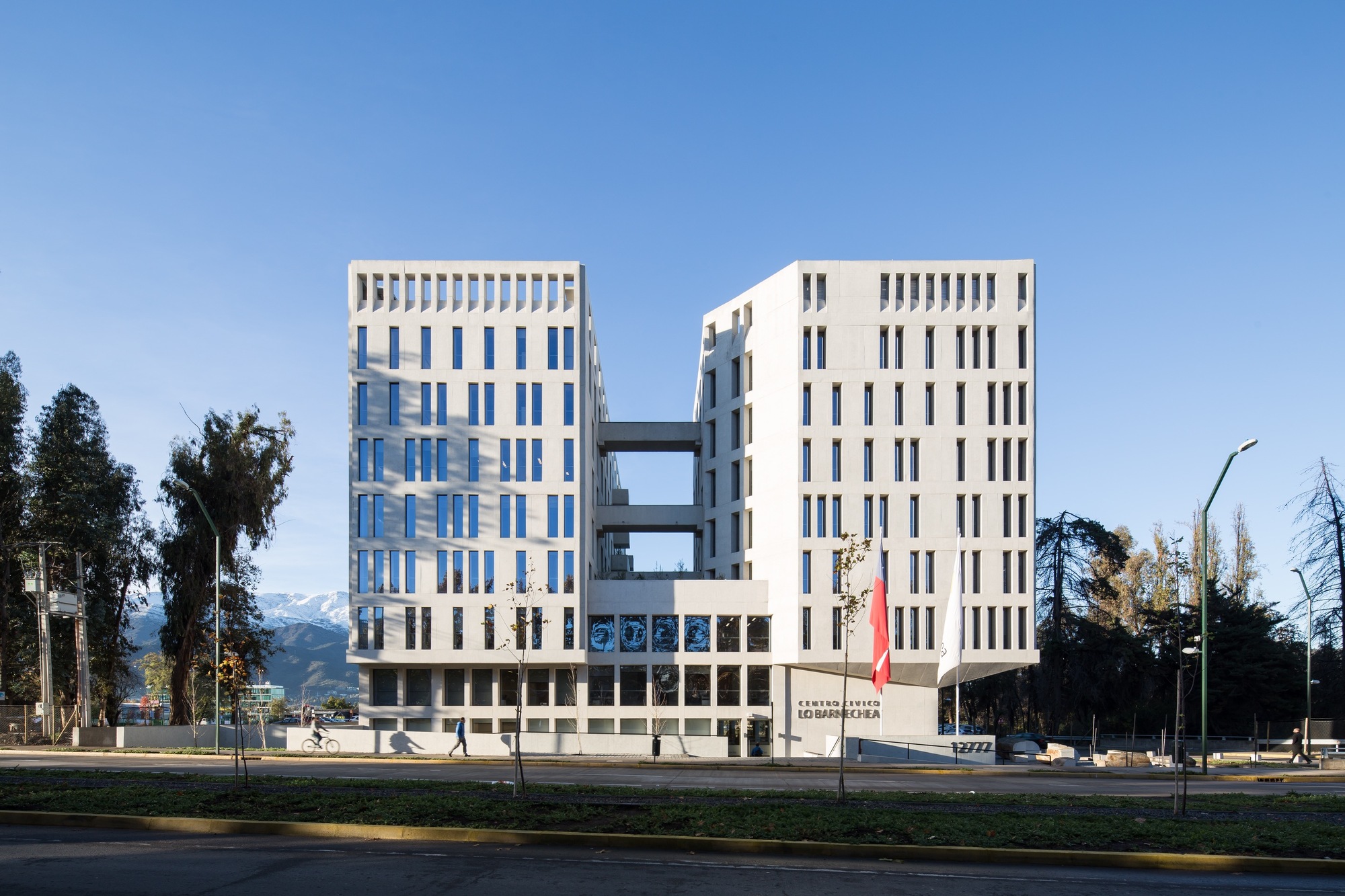 Gallery of Municipalidad Lo Barnechea / Gonzalo Mardones V Arquitectos - 2