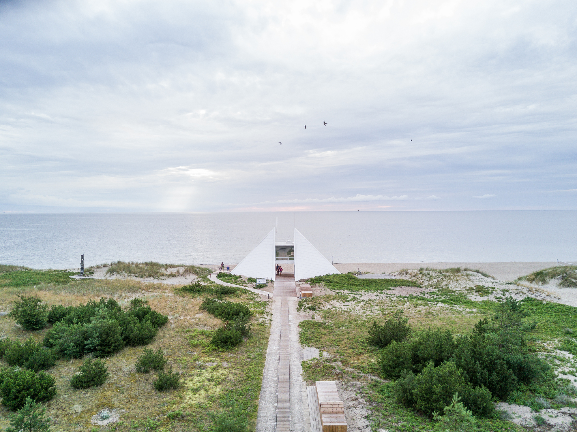 Gallery of Lifeguard Station with Amphitheater / DO architects - 5