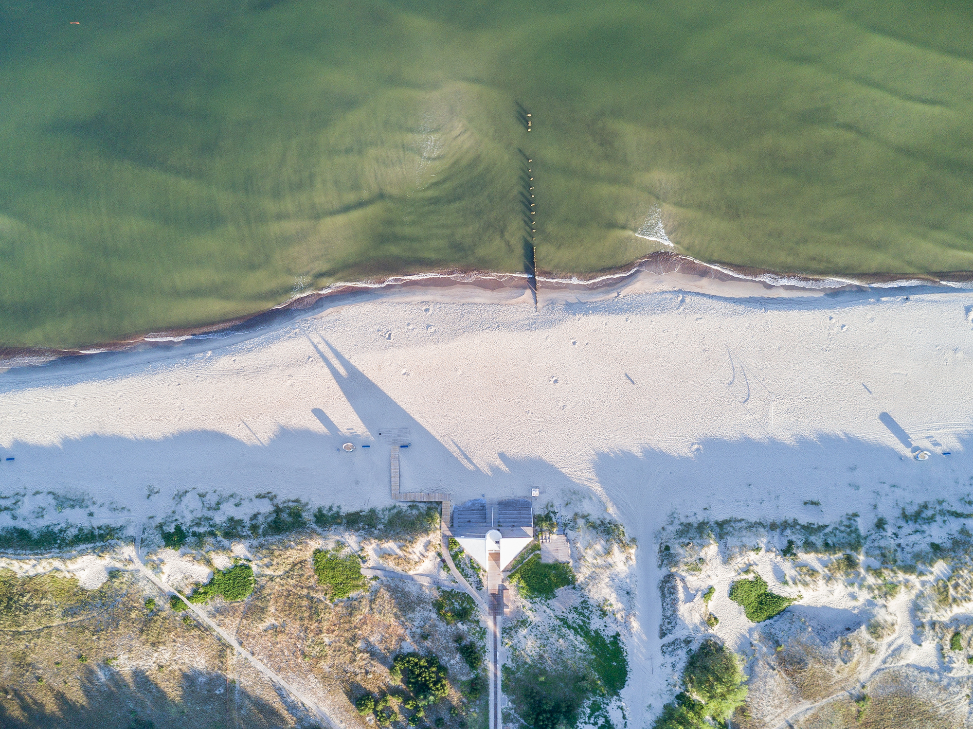Gallery of Lifeguard Station with Amphitheater / DO architects - 13