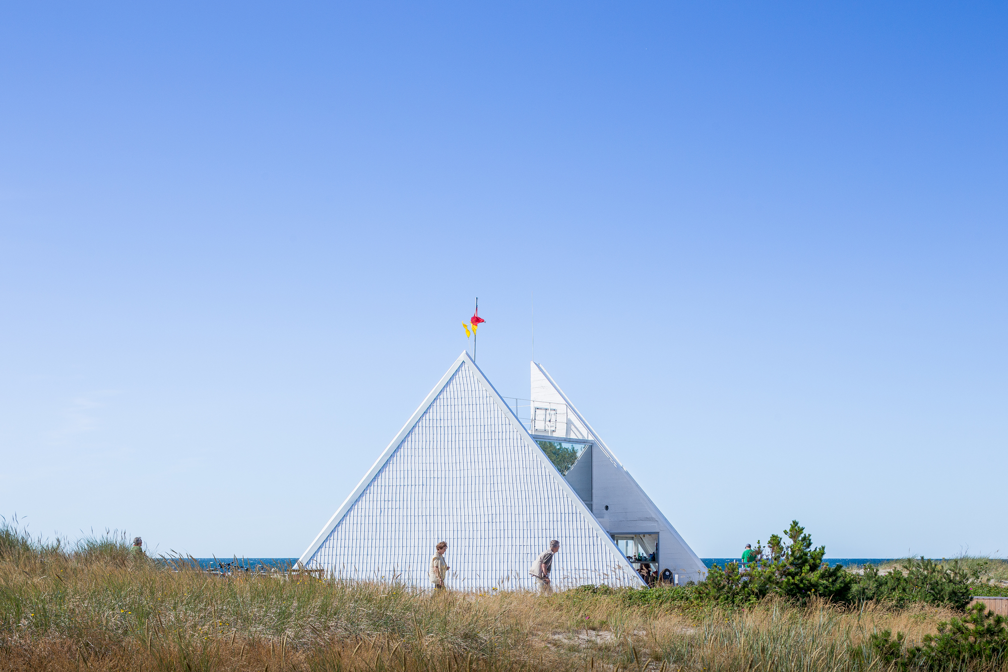 Gallery of Lifeguard Station with Amphitheater / DO architects - 2