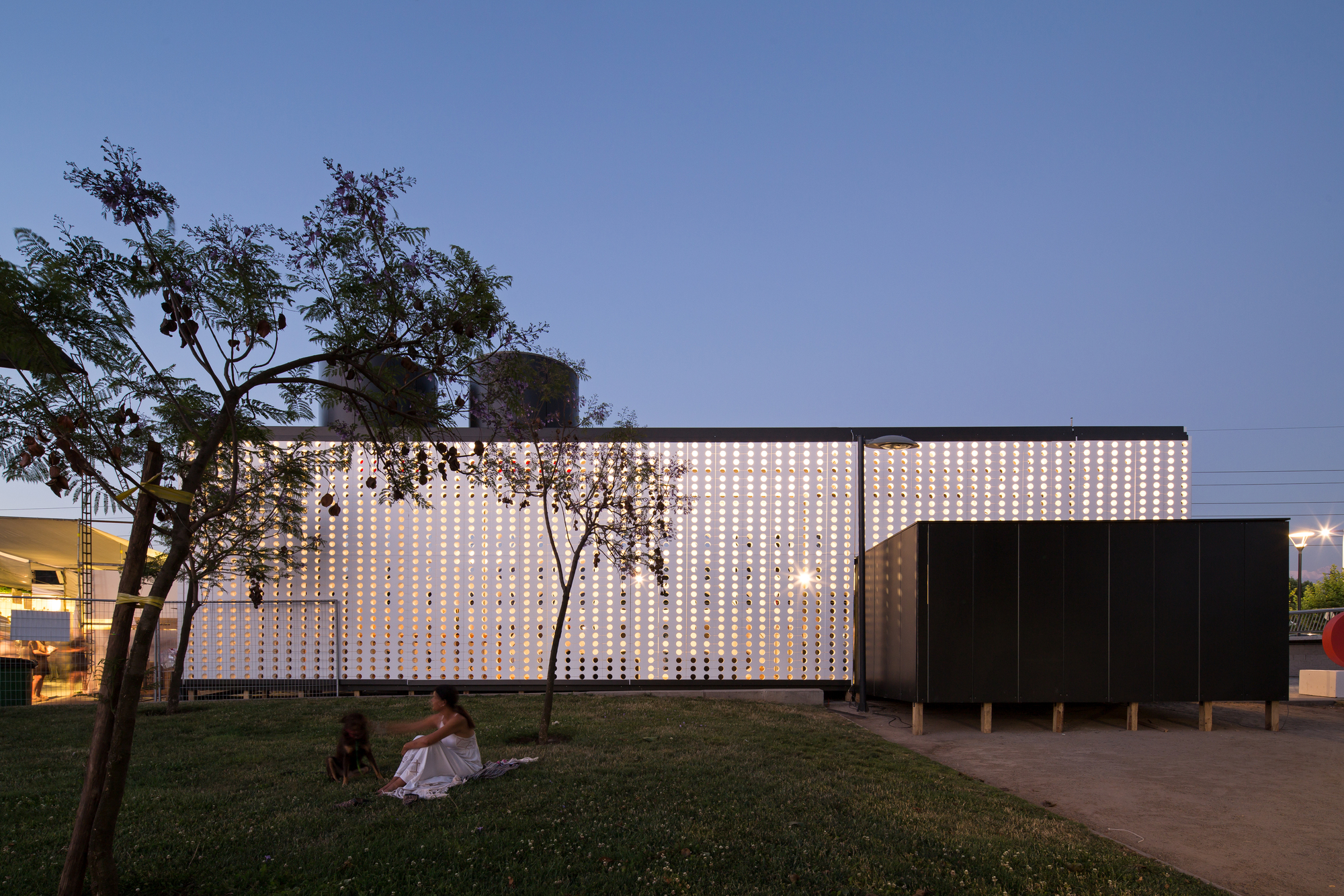 Gallery of Unforgettable Prefab Pavilion Plays with Light and Wind - 5