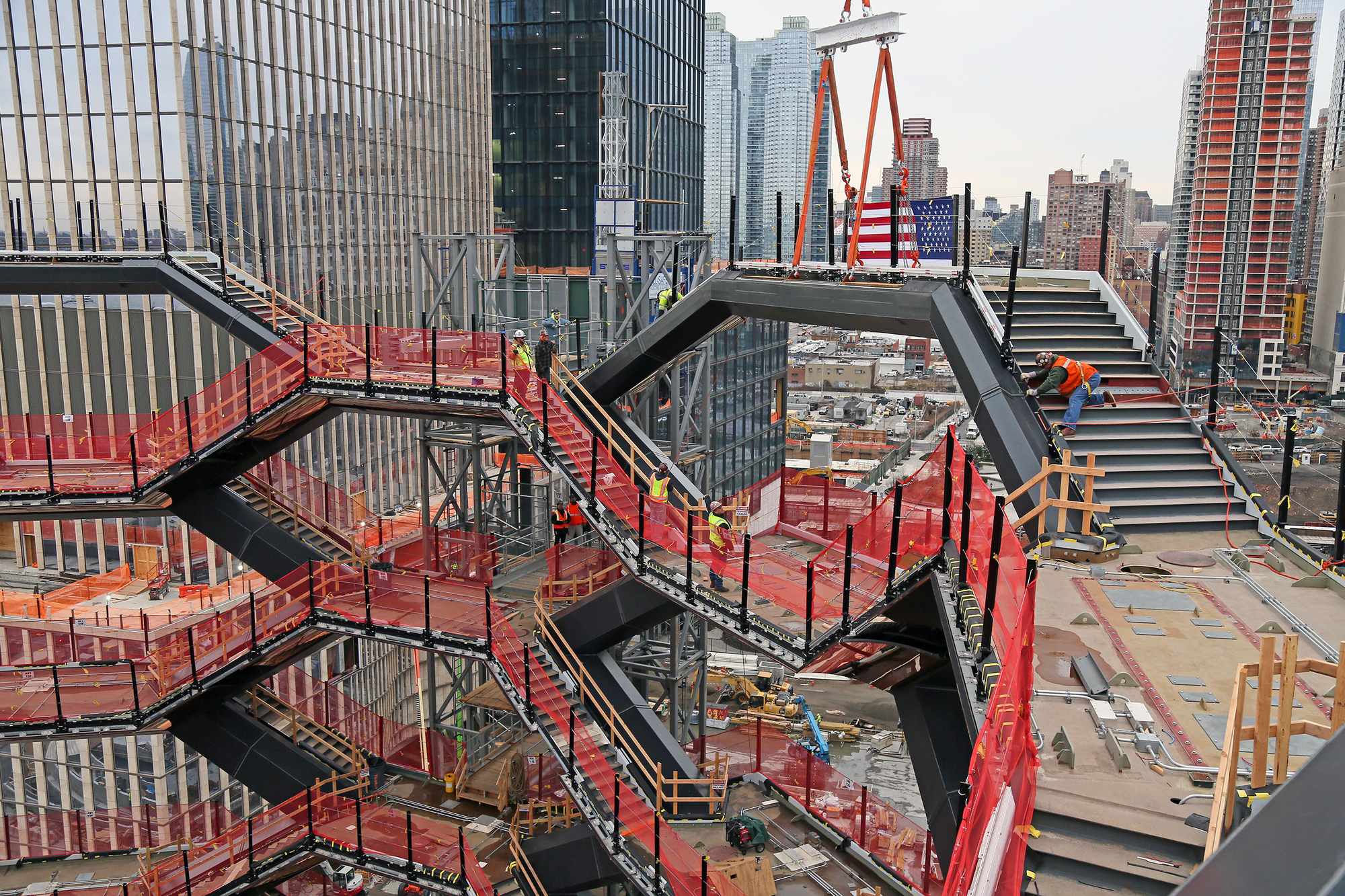 Galeria de Projeto 'Vessel' de Heatherwick Studio toma forma em Nova ...
