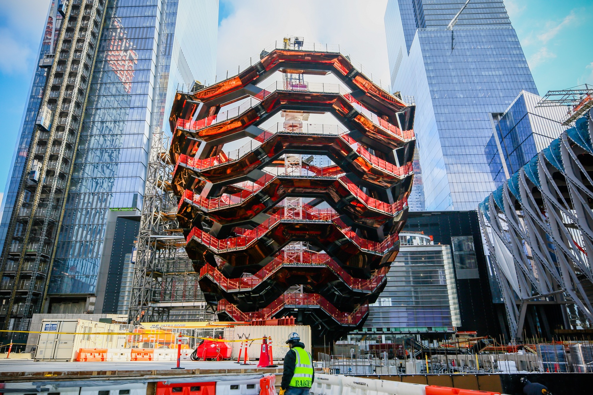 Heatherwick巨作：纽约哈德逊广场‘Vessel’仅历时8个月建造封顶！ | ArchDaily