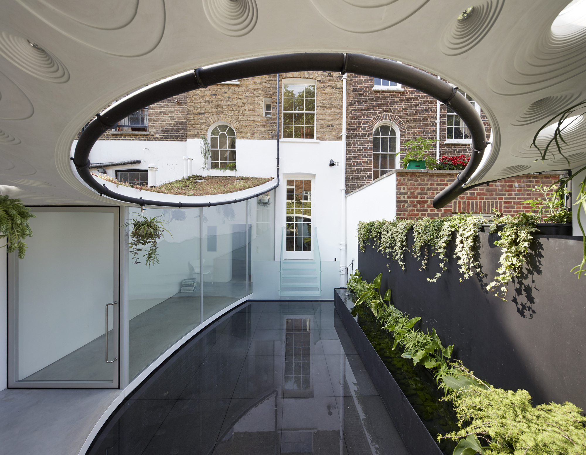 Gallery of Sun Rain Room / Tonkin Liu - 2