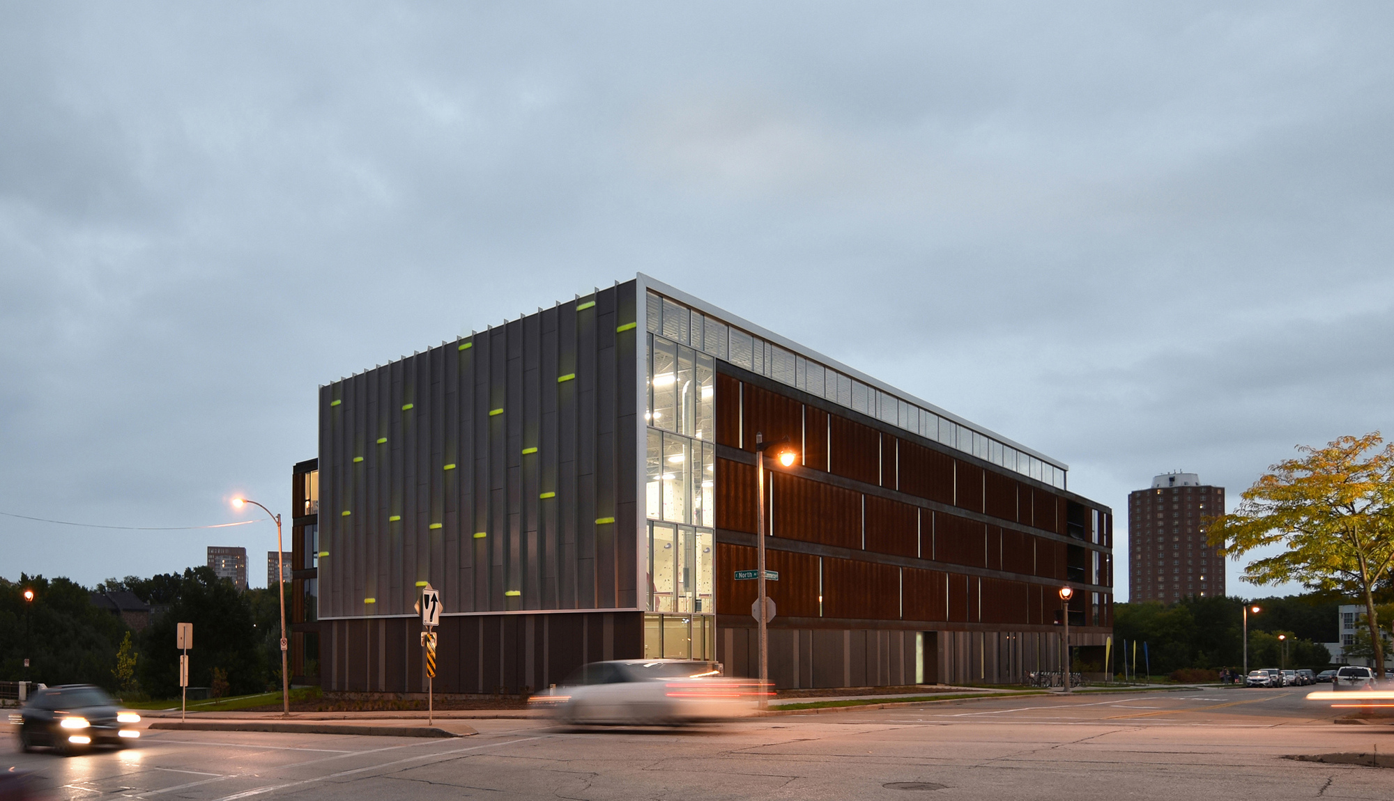 Galeria de Belay MKE / Johnsen Schmaling Architects - 2