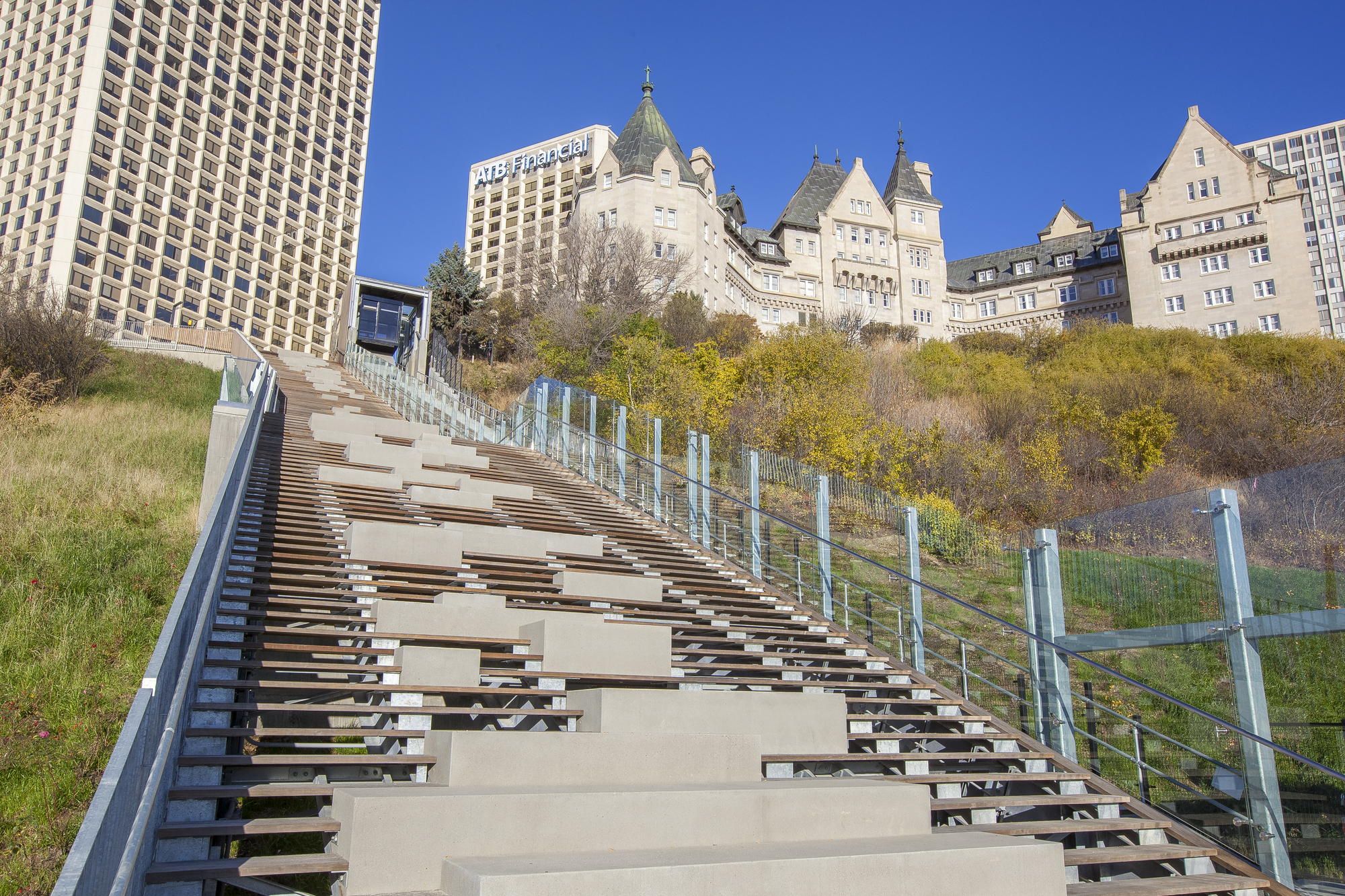Galería de El primer funicular de Canadá se abre en el centro de ...