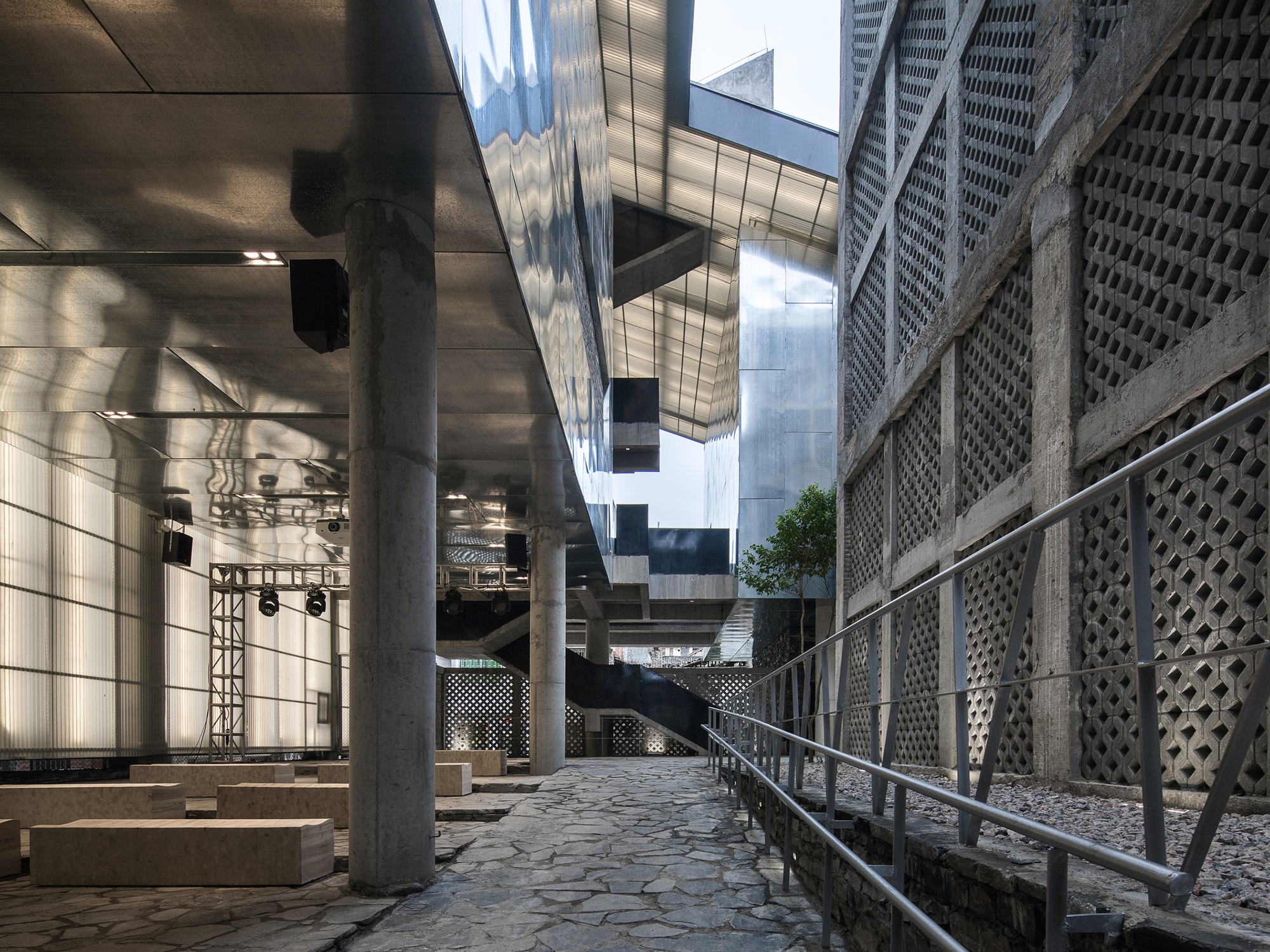Gallery of Lianzhou Museum of Photography / O-office Architects - 16