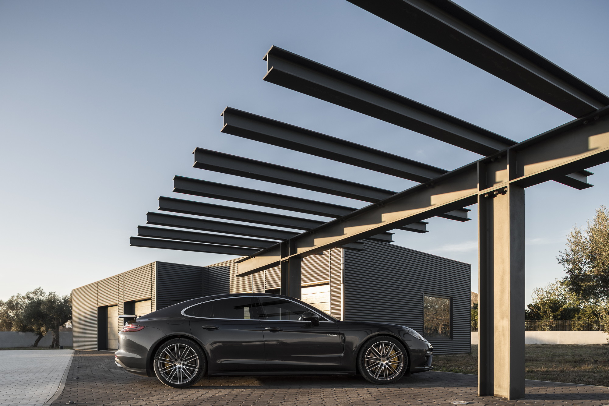 Gallery of Private Garage in Águeda / Paulo Martins - 1