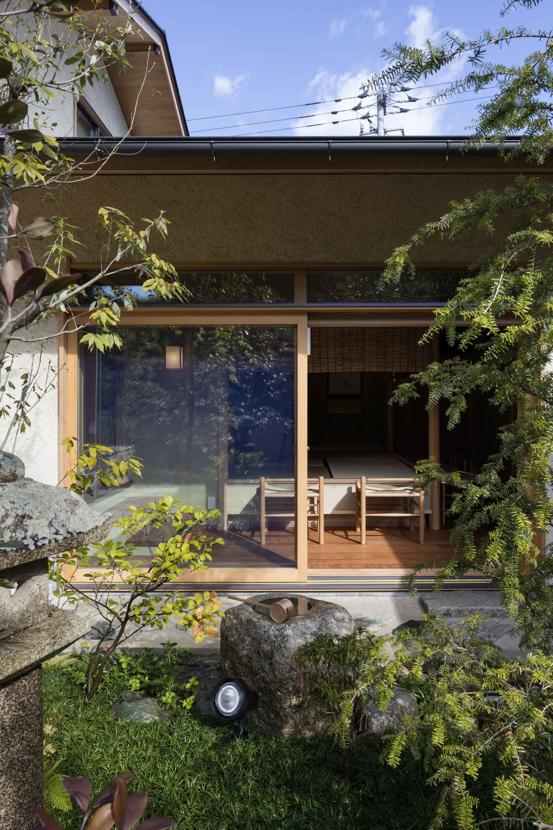 Gallery of A House with a Ryūrei Style Tea Room / Takashi Okuno ...