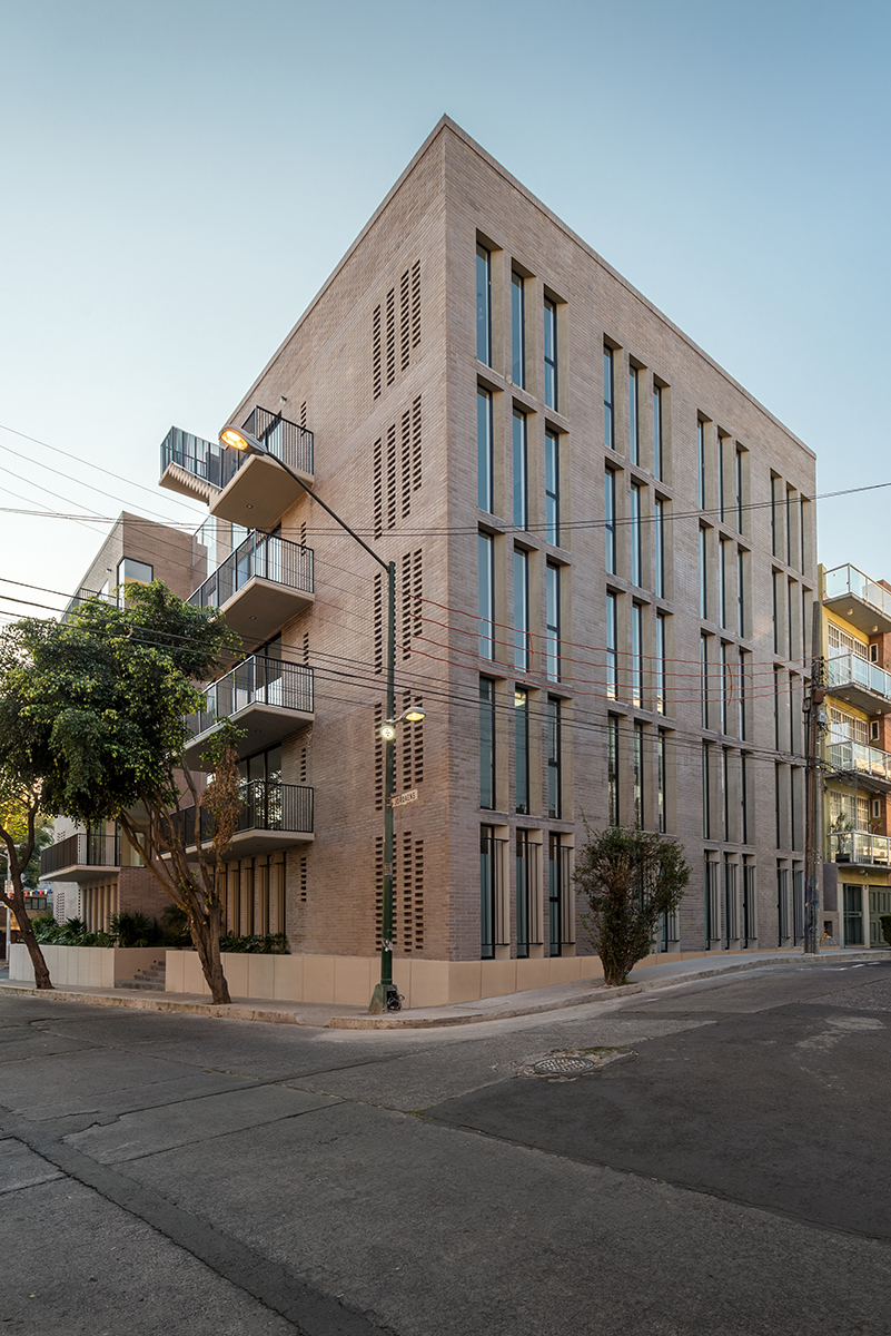 Gallery of Rodin 199 Building / José Cortines + Domingo Delaroière + Víctor Stolkin - 14