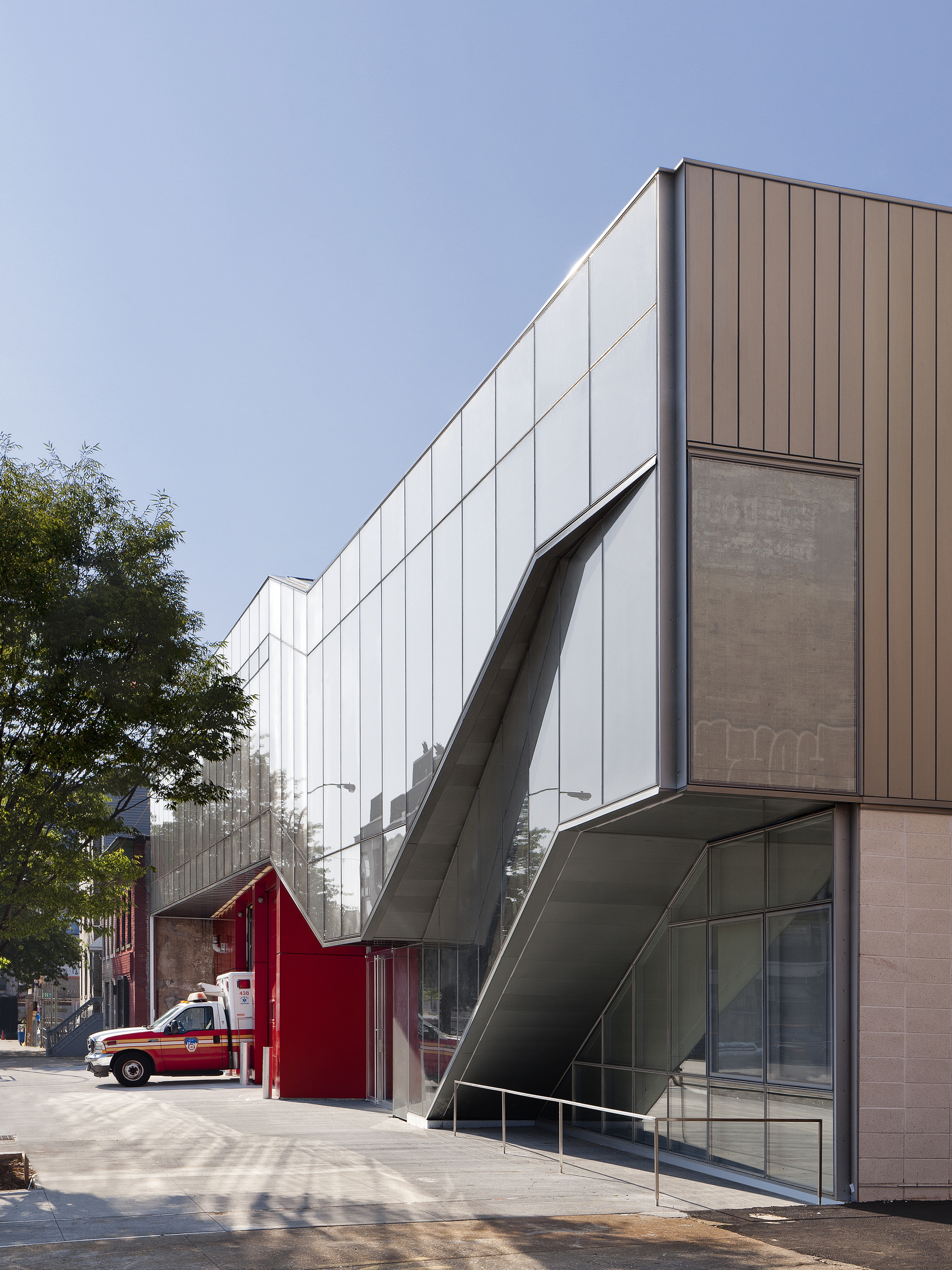 Gallery of Greenpoint EMS Station / Michielli + Wyetzner Architects - 9