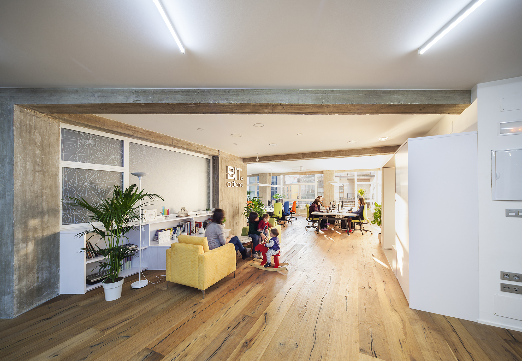 BIT OFFICE / Jorge Almazán Architects | ArchDaily en Español