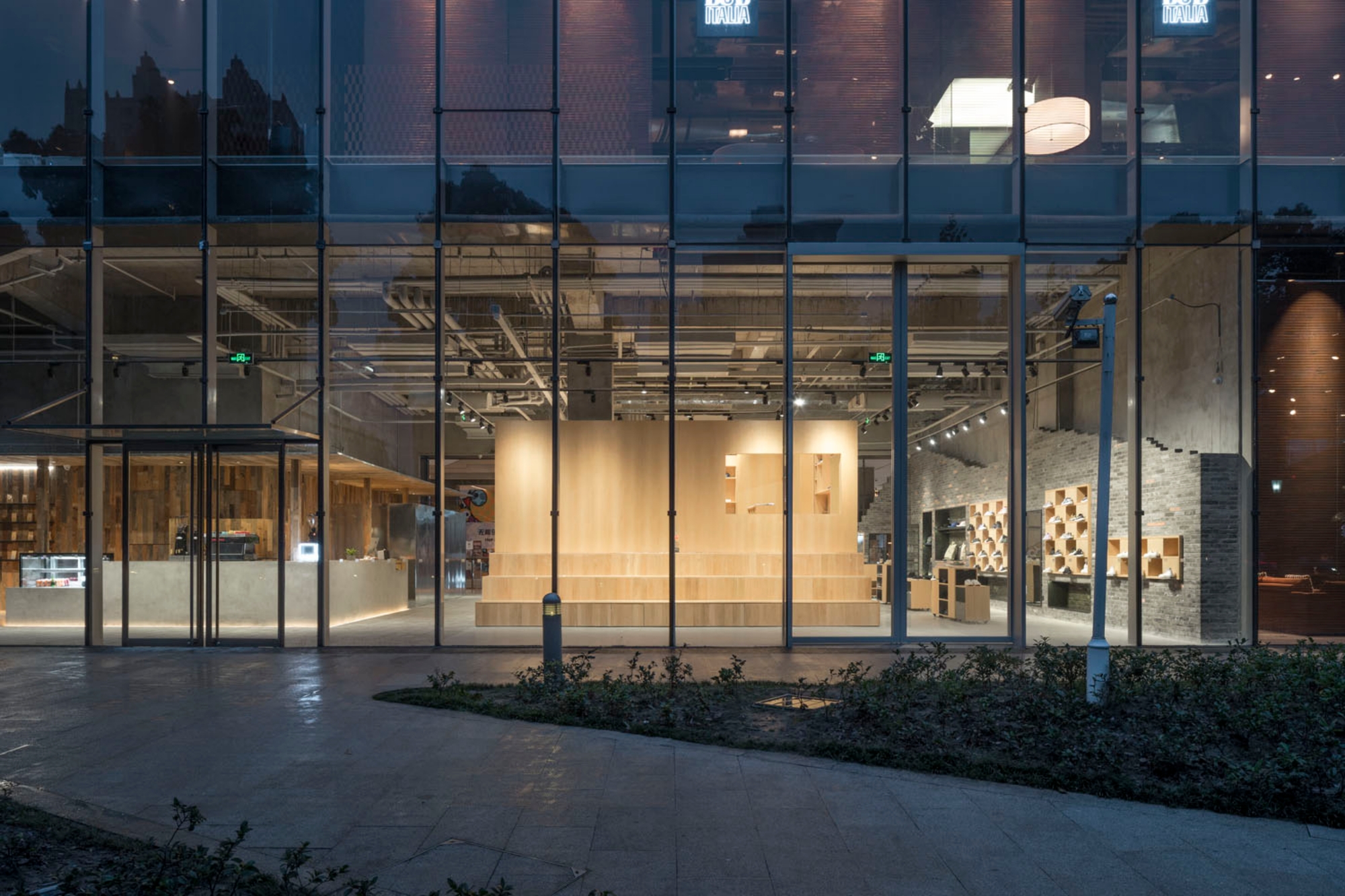 Gallery of DOE Store in Shanghai / B.L.U.E. Architecture Studio - 9