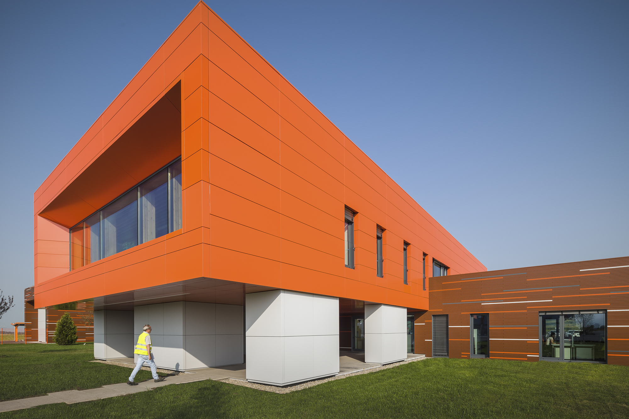 Gallery of CLT Multi Confort Office Building / Tecto - 8